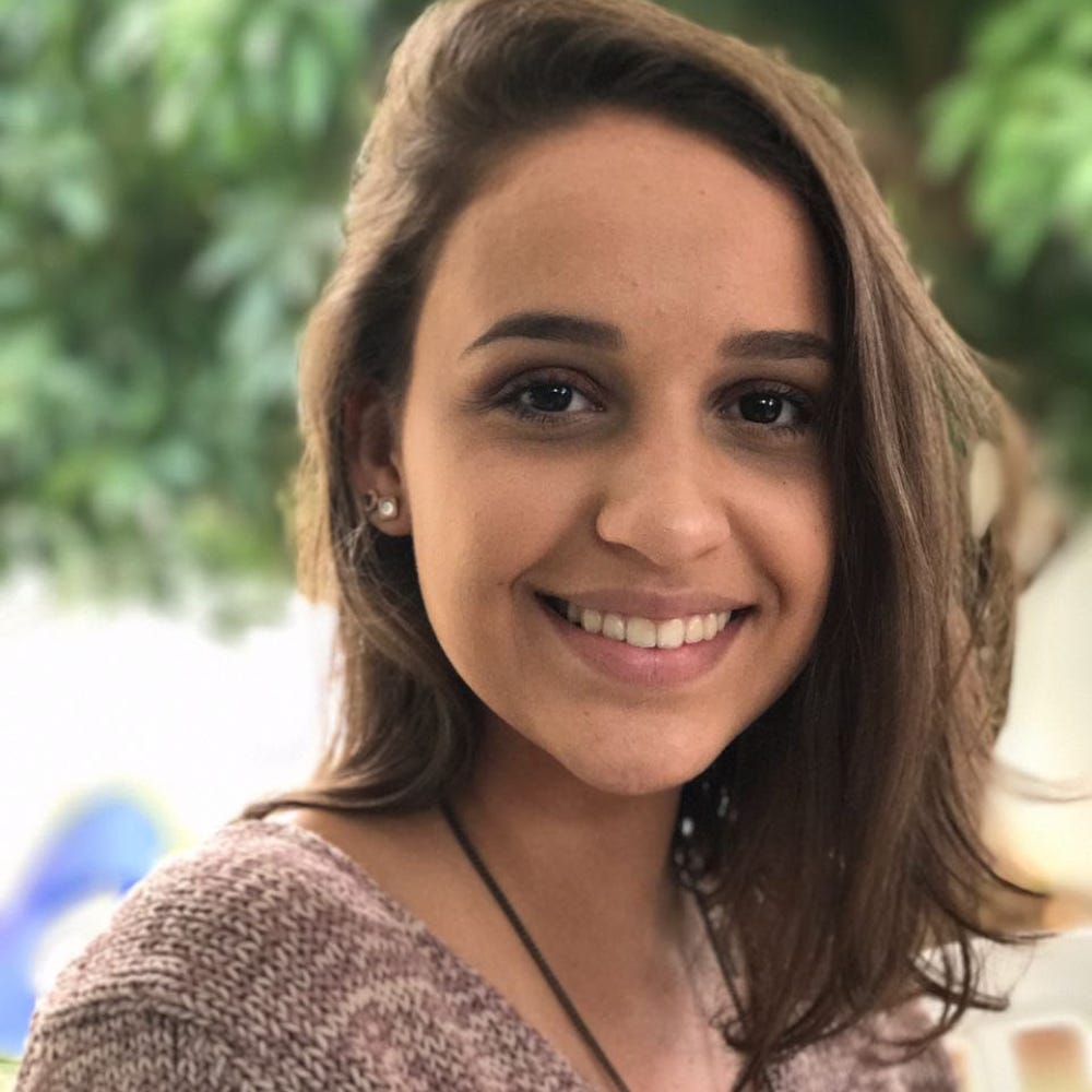 Fernanda Vieira – Medium