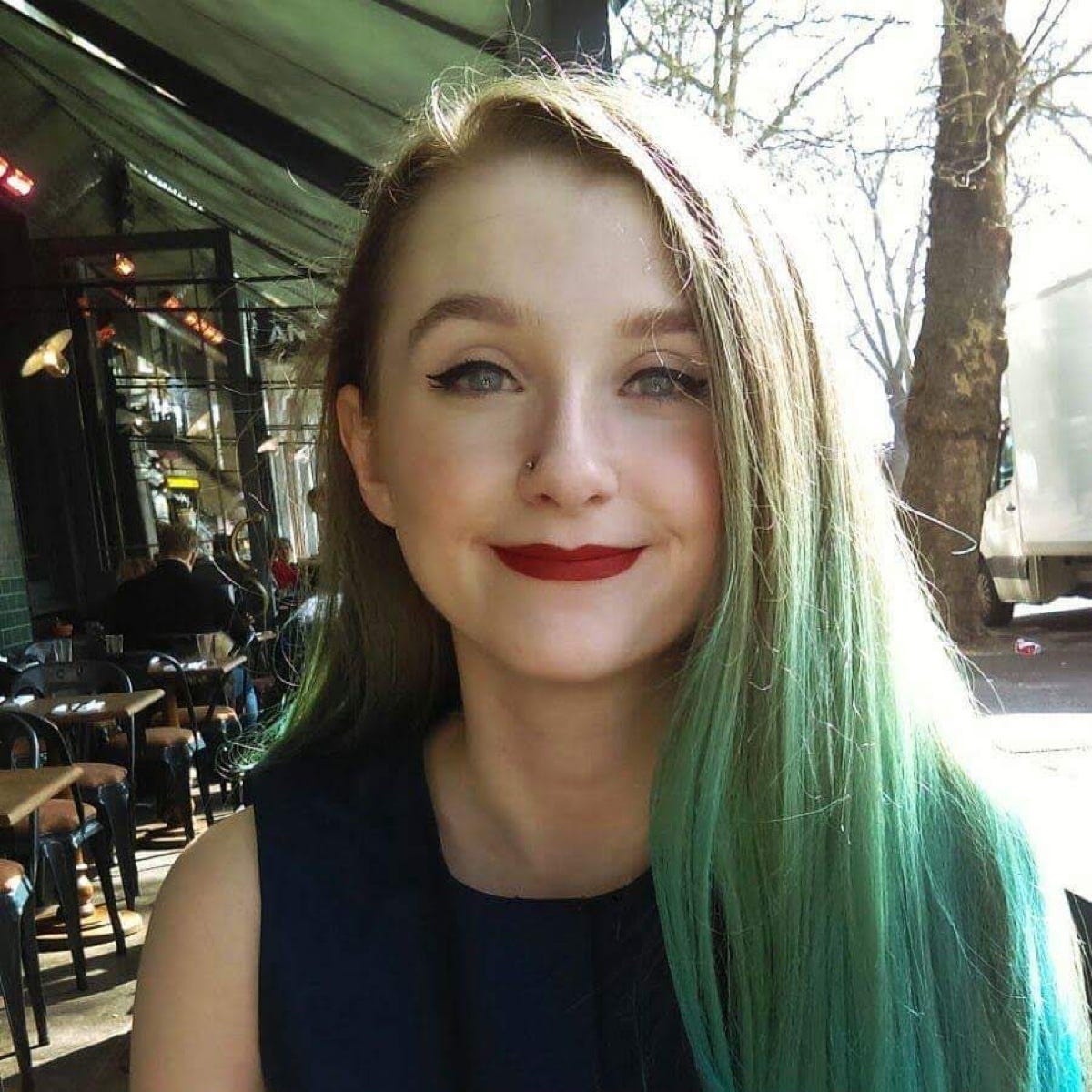 Eve Hannah – Medium