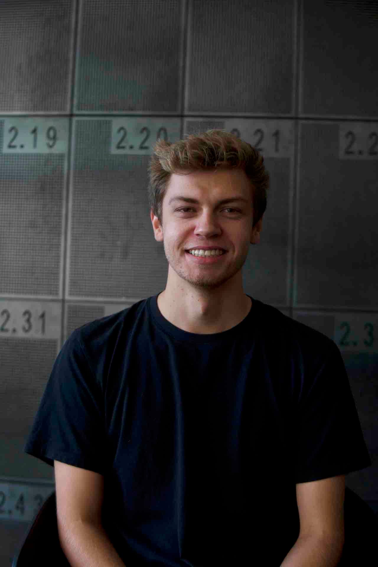 Jonathan Freiberger – Medium