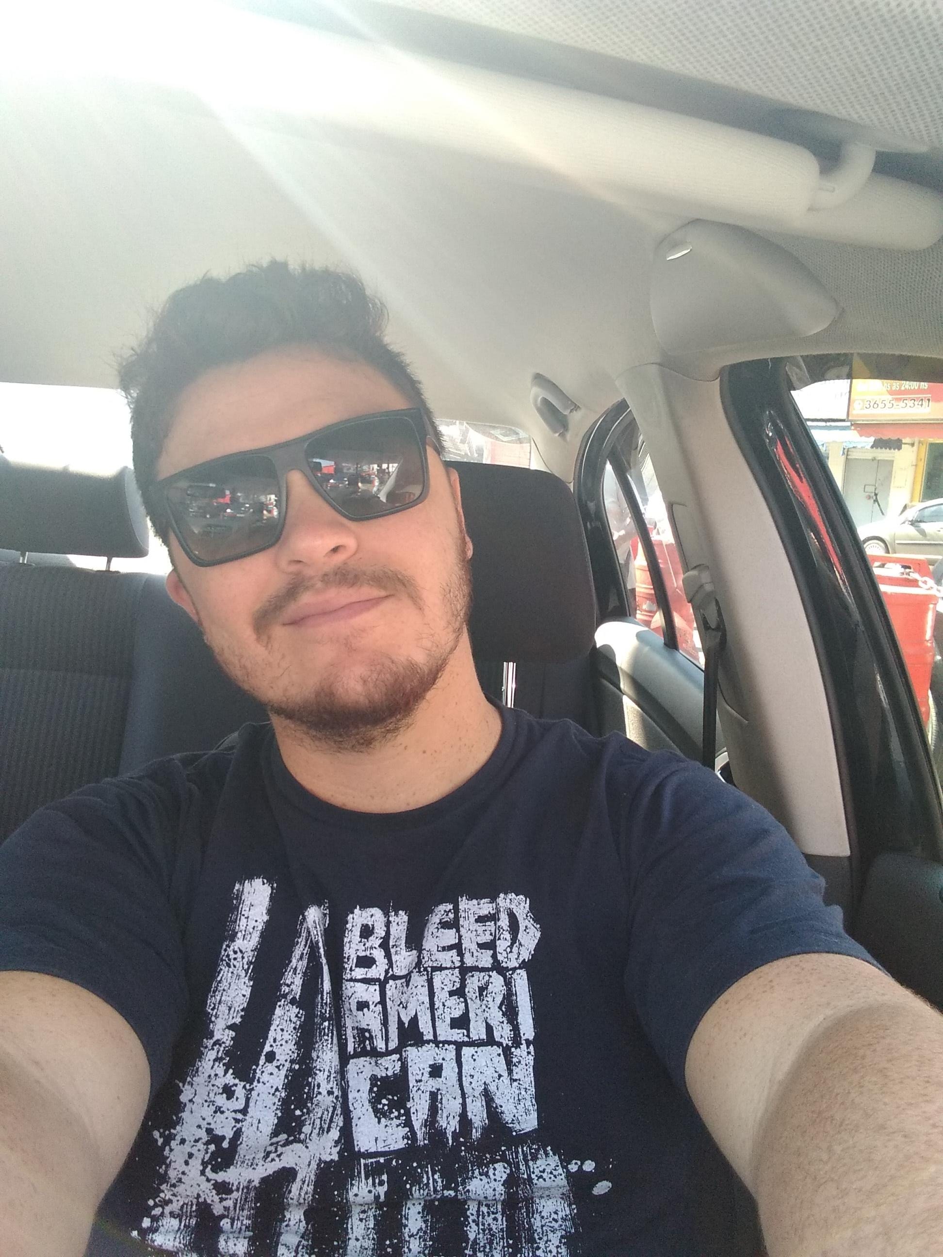 Alison Pinheiro – Medium