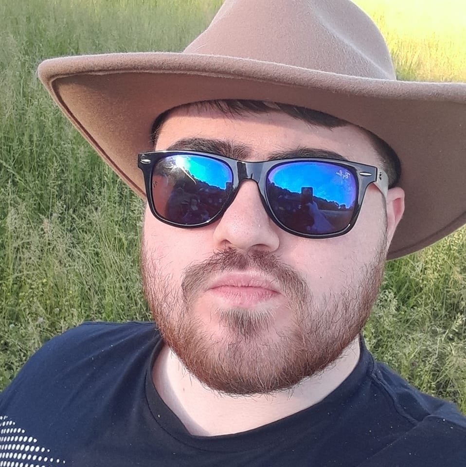 Lee Mooney – Medium