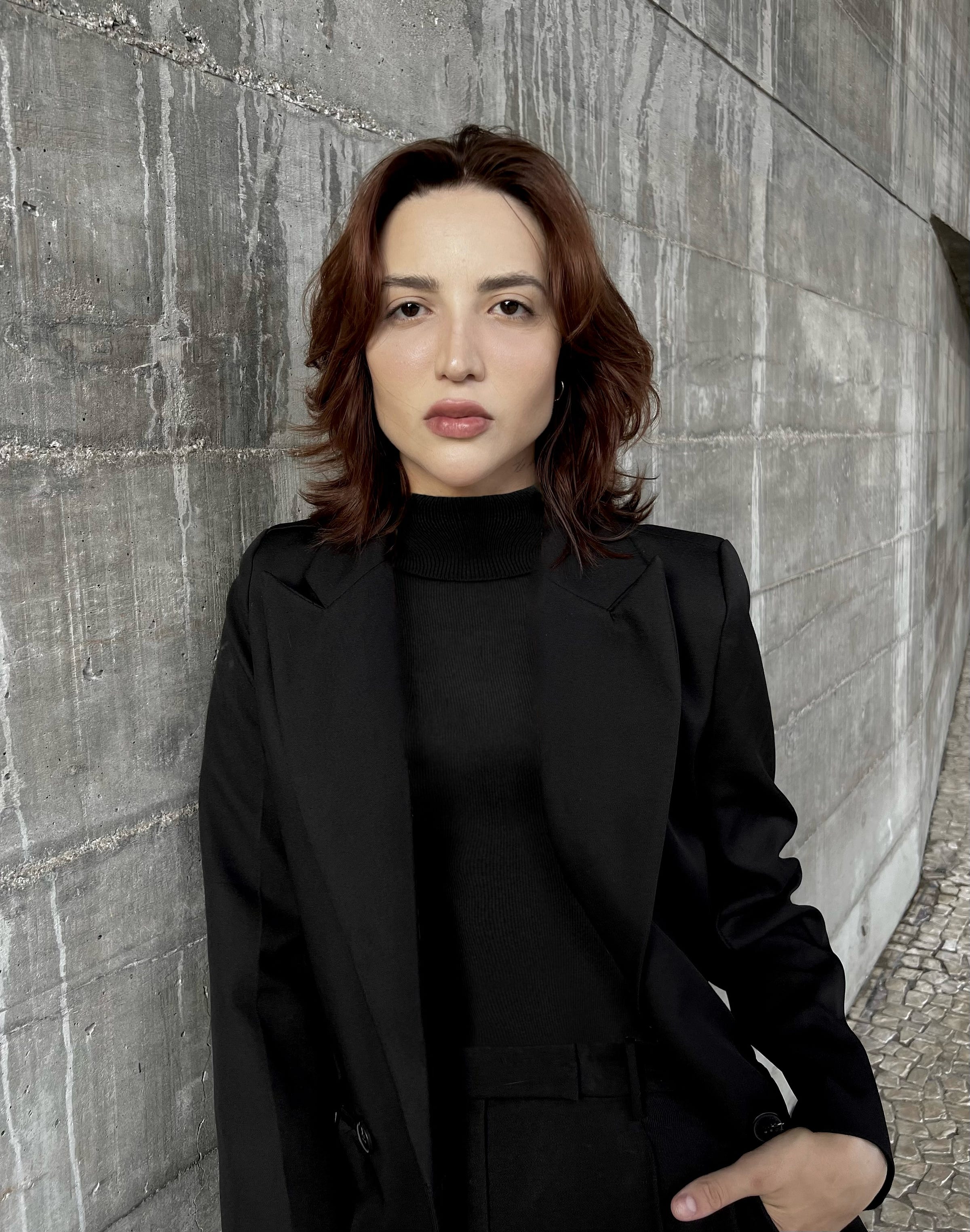 Victoria Barros – Medium