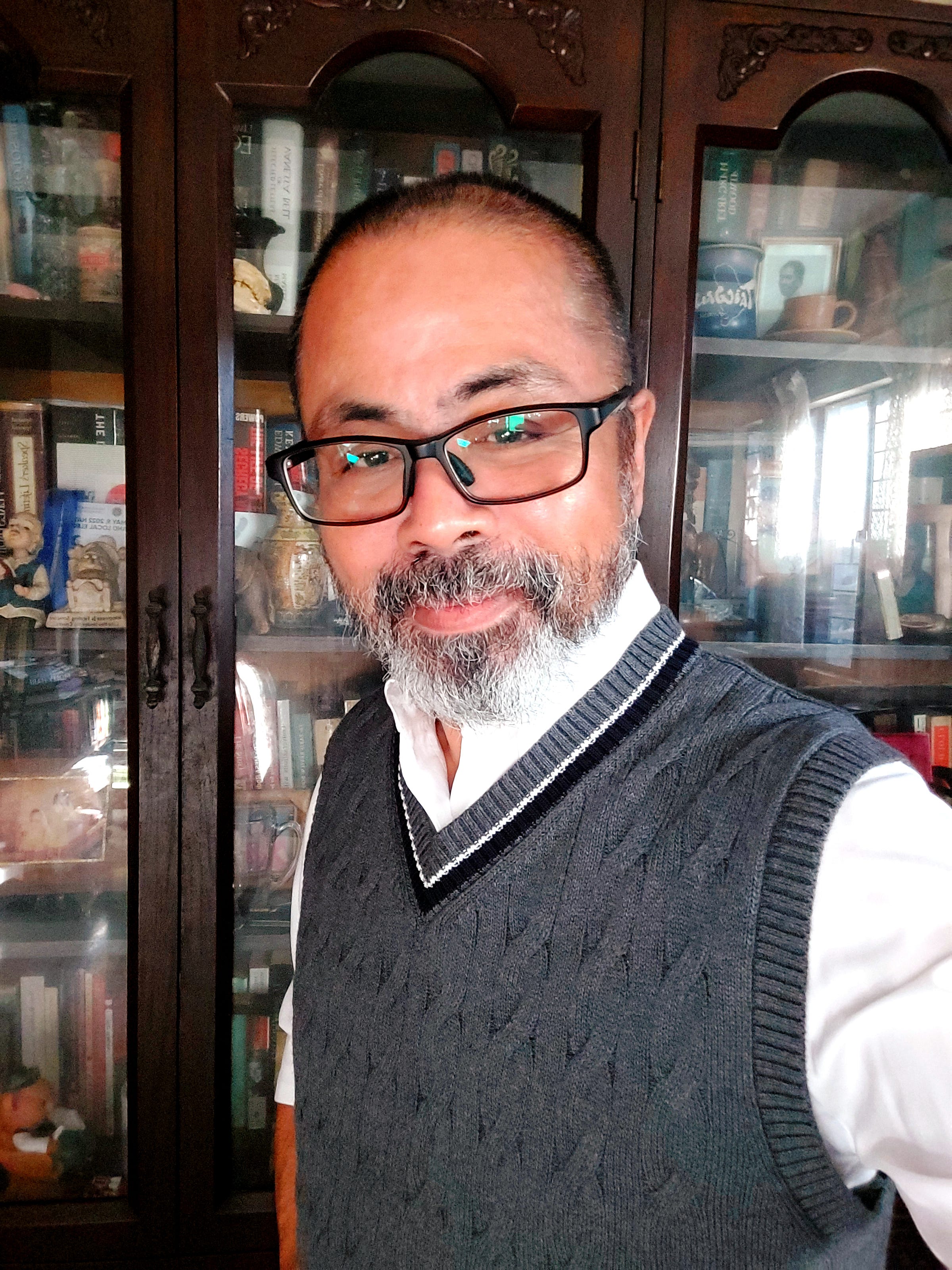 Joel Pablo Salud – Medium