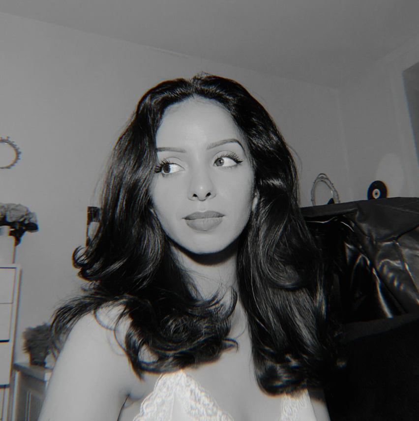 Suzan Dalia – Medium