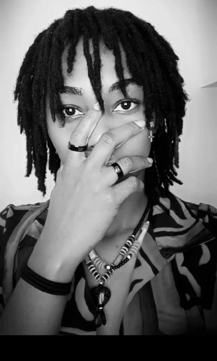 Izu Békèh – Medium