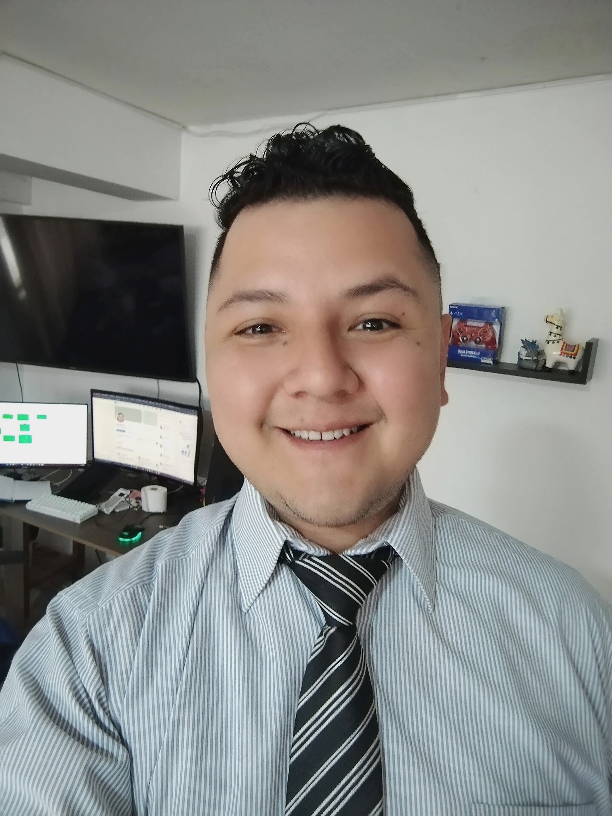 Carlos H. Aguirre – Medium