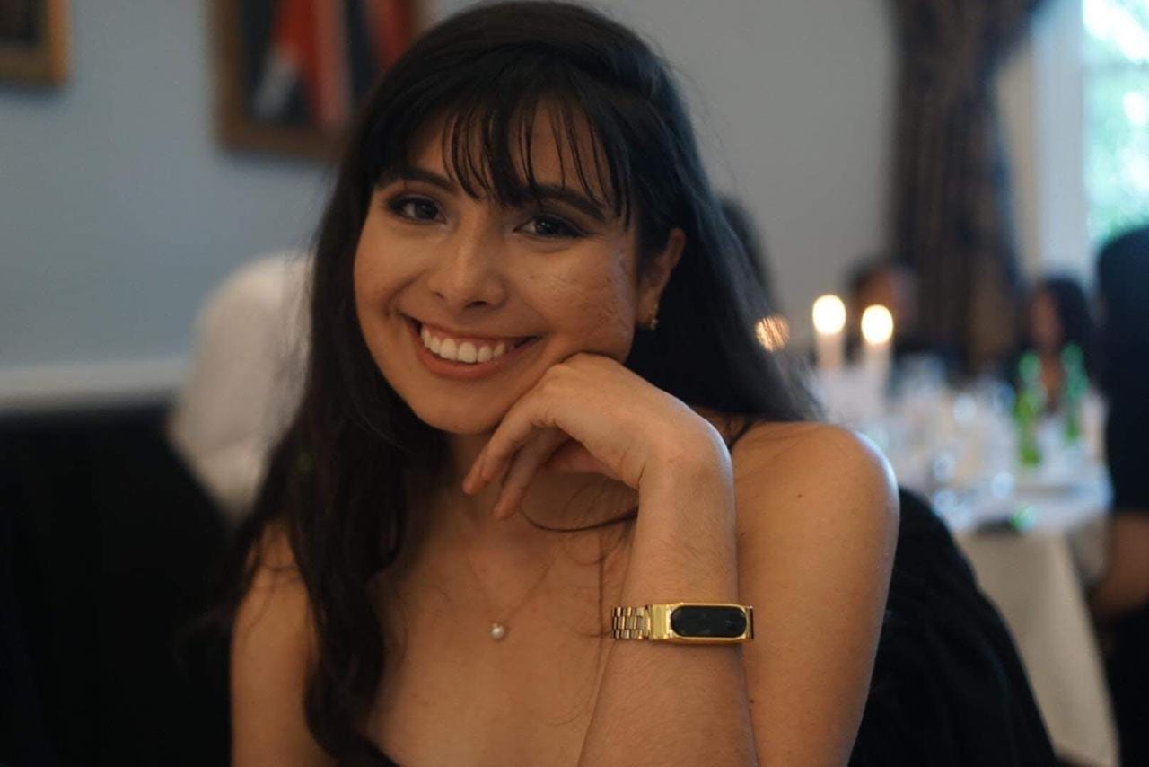 Nely Mokay – Medium
