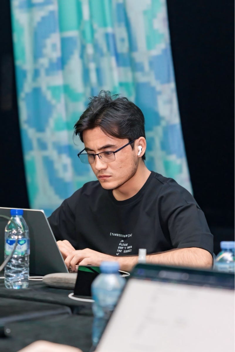 Akobir Abduganiev – Medium