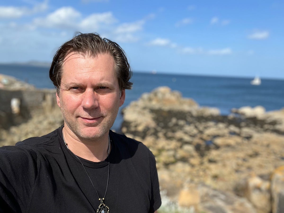 Kelly Thompson – Medium