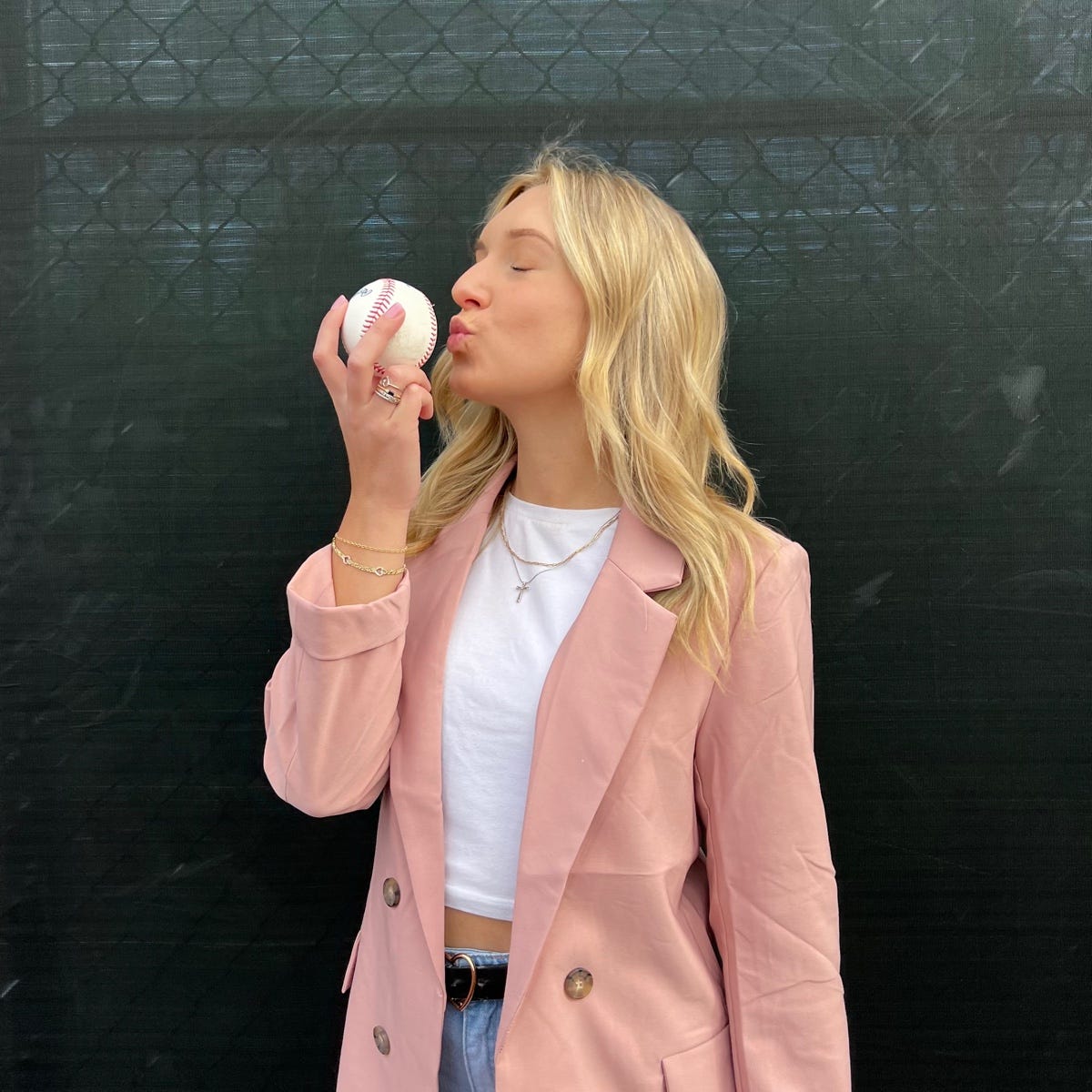 Taylor Thompson – Medium