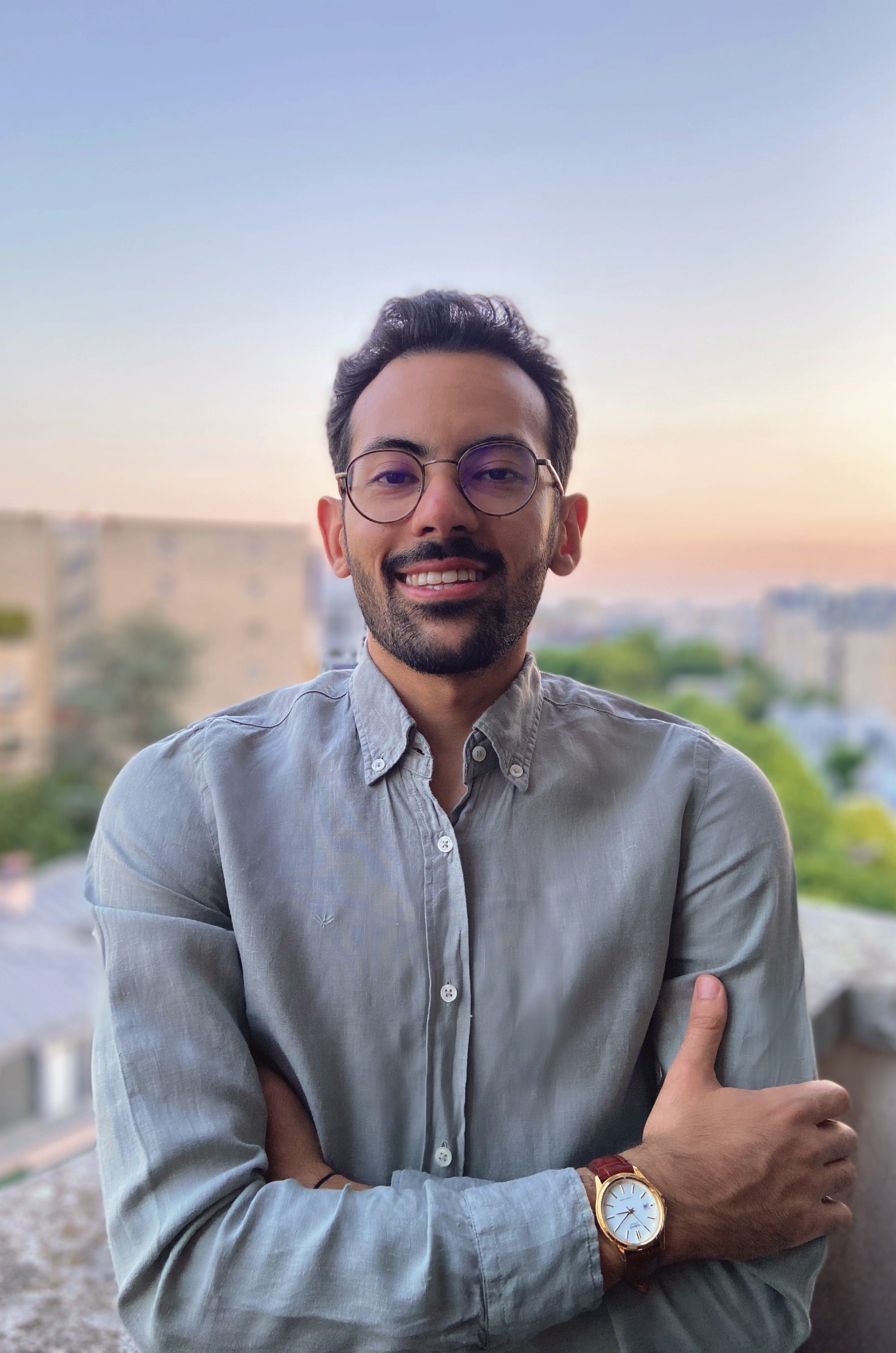 Ayoub Khinit – Medium