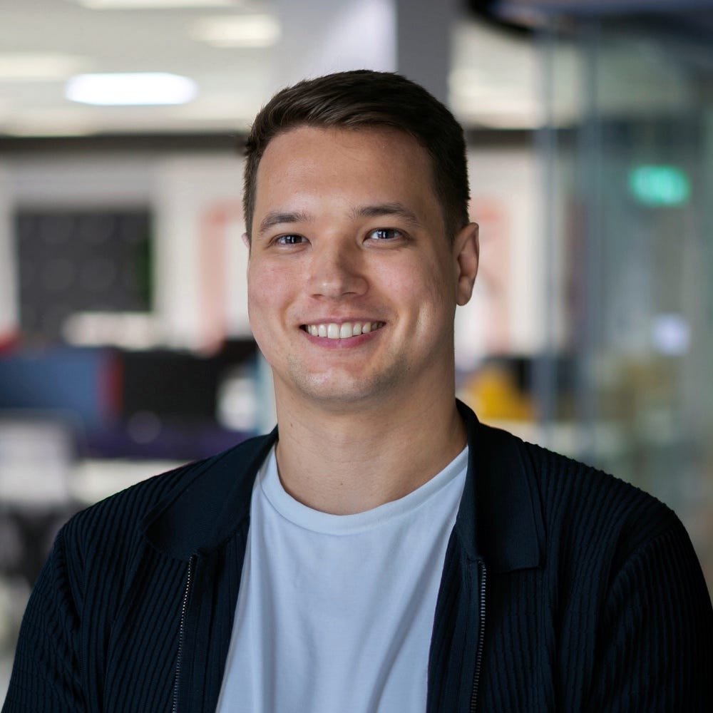 Deividas Savickas – Medium