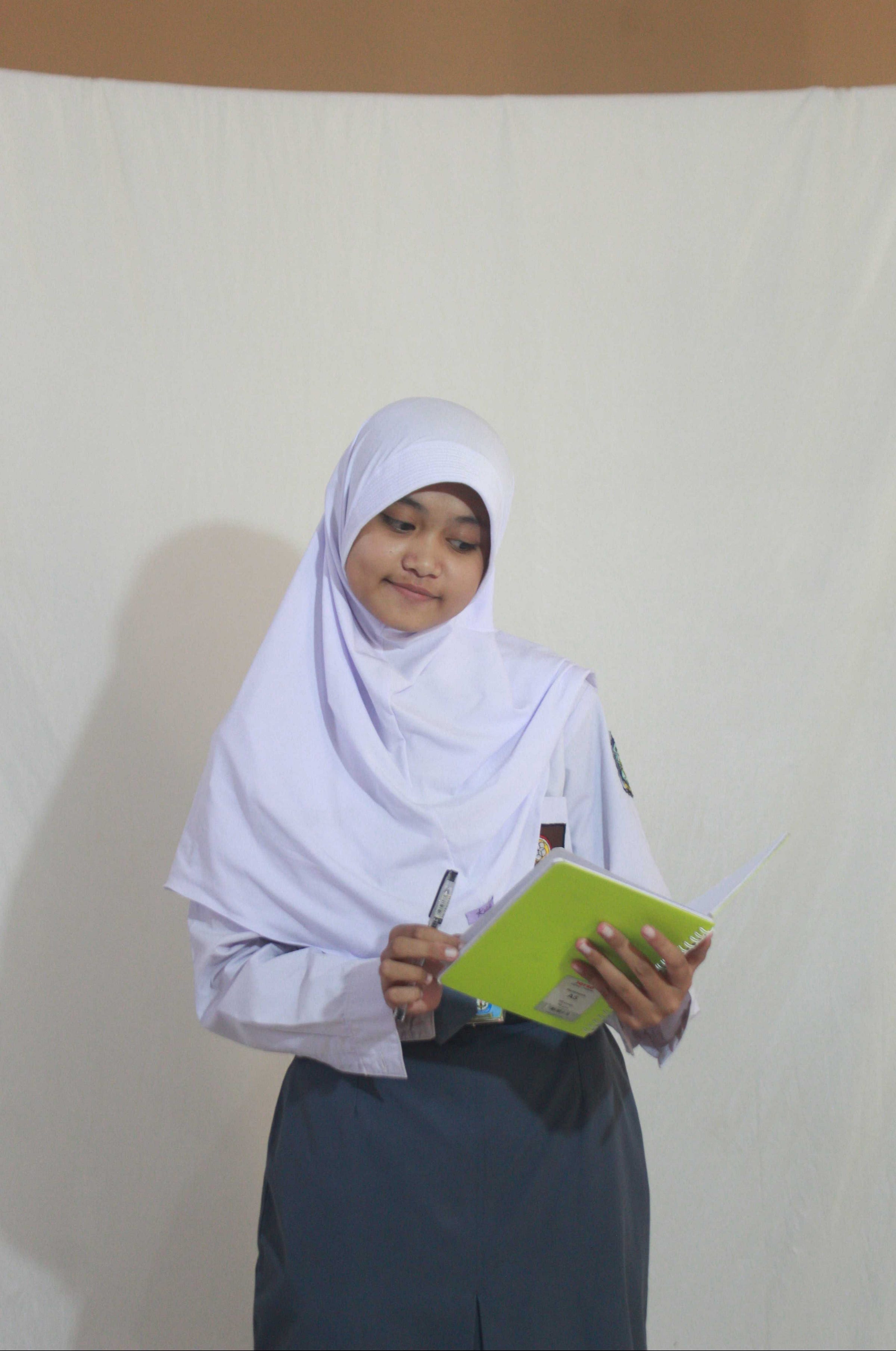 Annisa Meilani – Medium