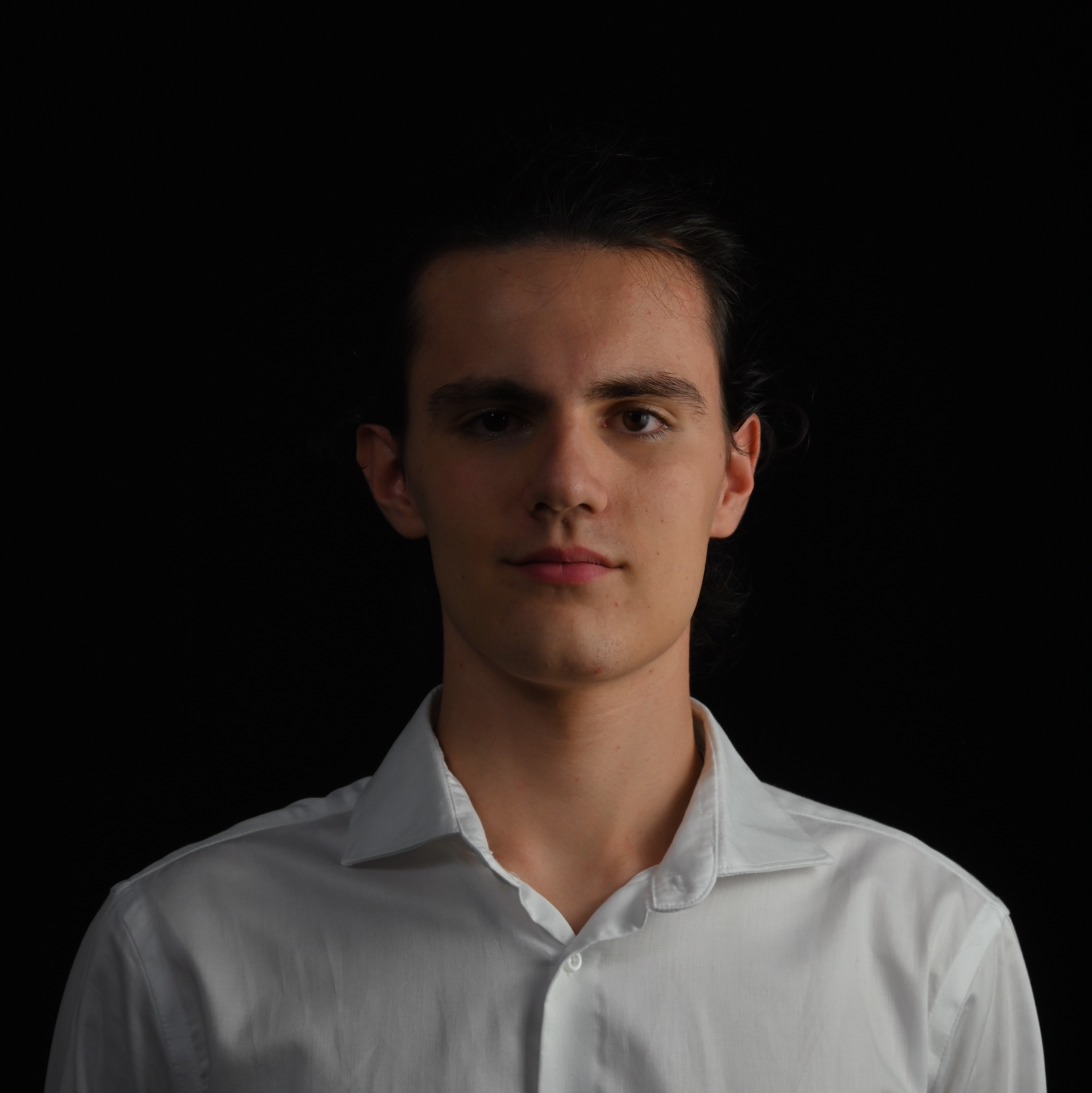Elias Ebner – Medium