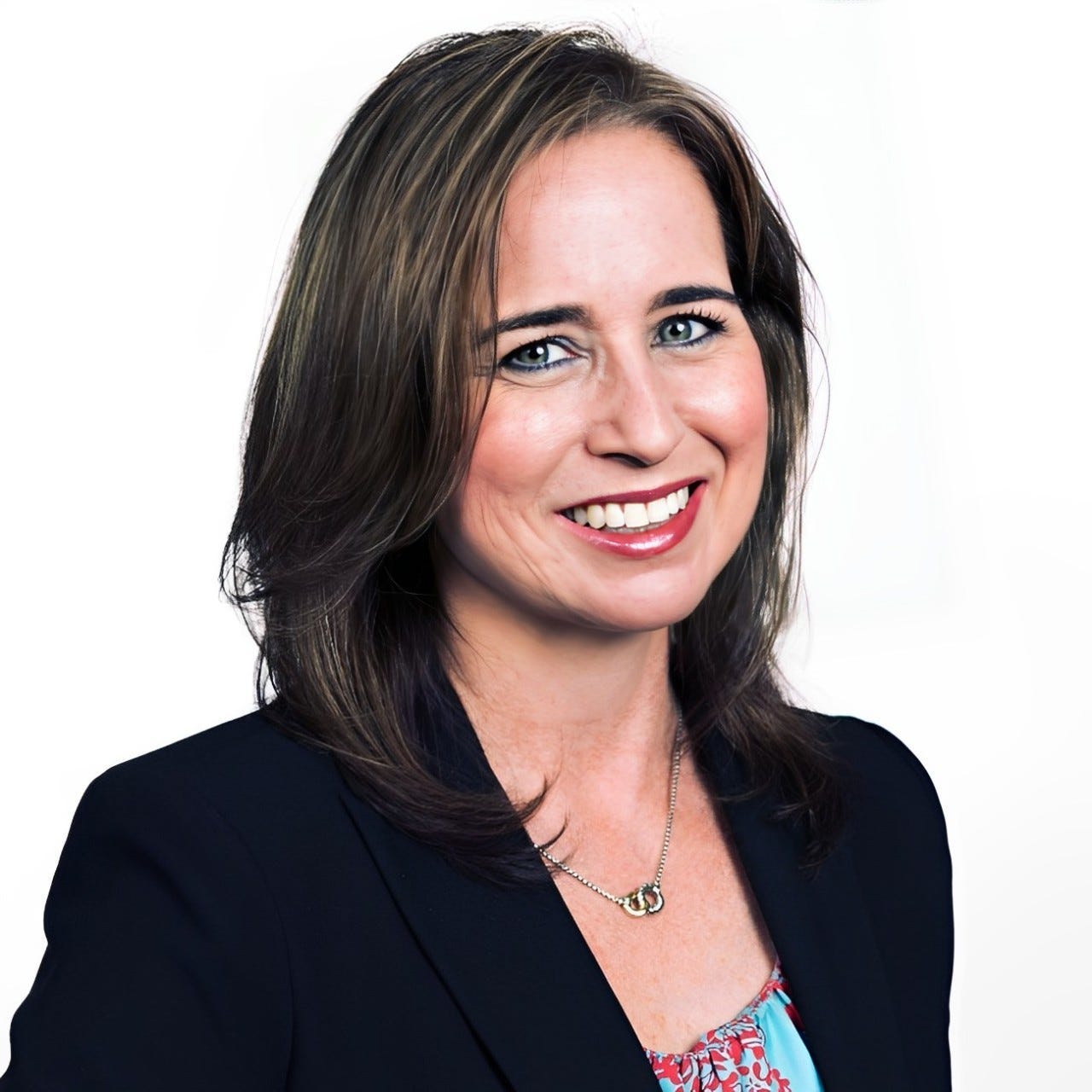 About – Beth LaGuardia Cooper, CMO of Advantage Media – Medium