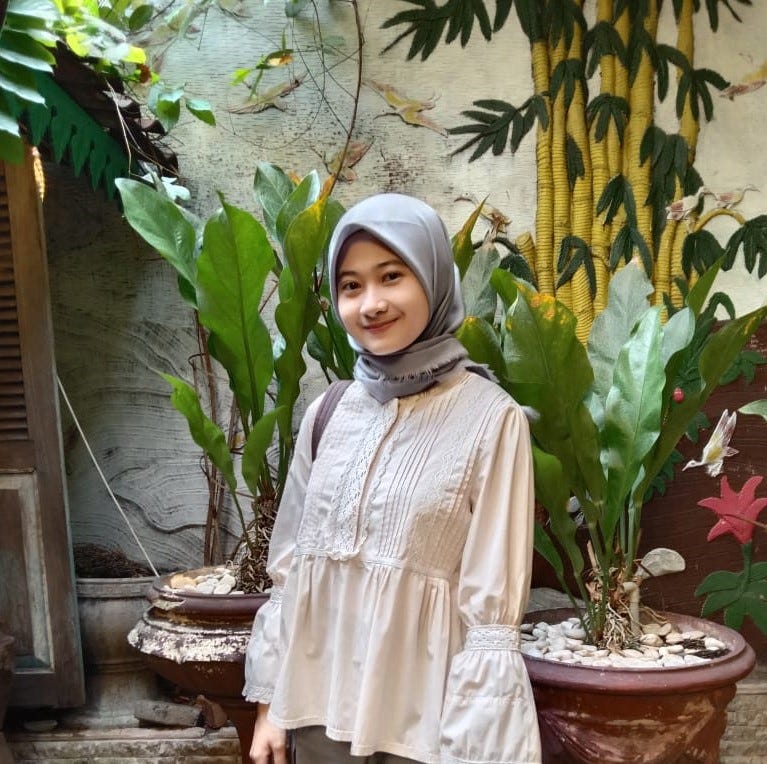 Rafiqa Irwandi – Medium