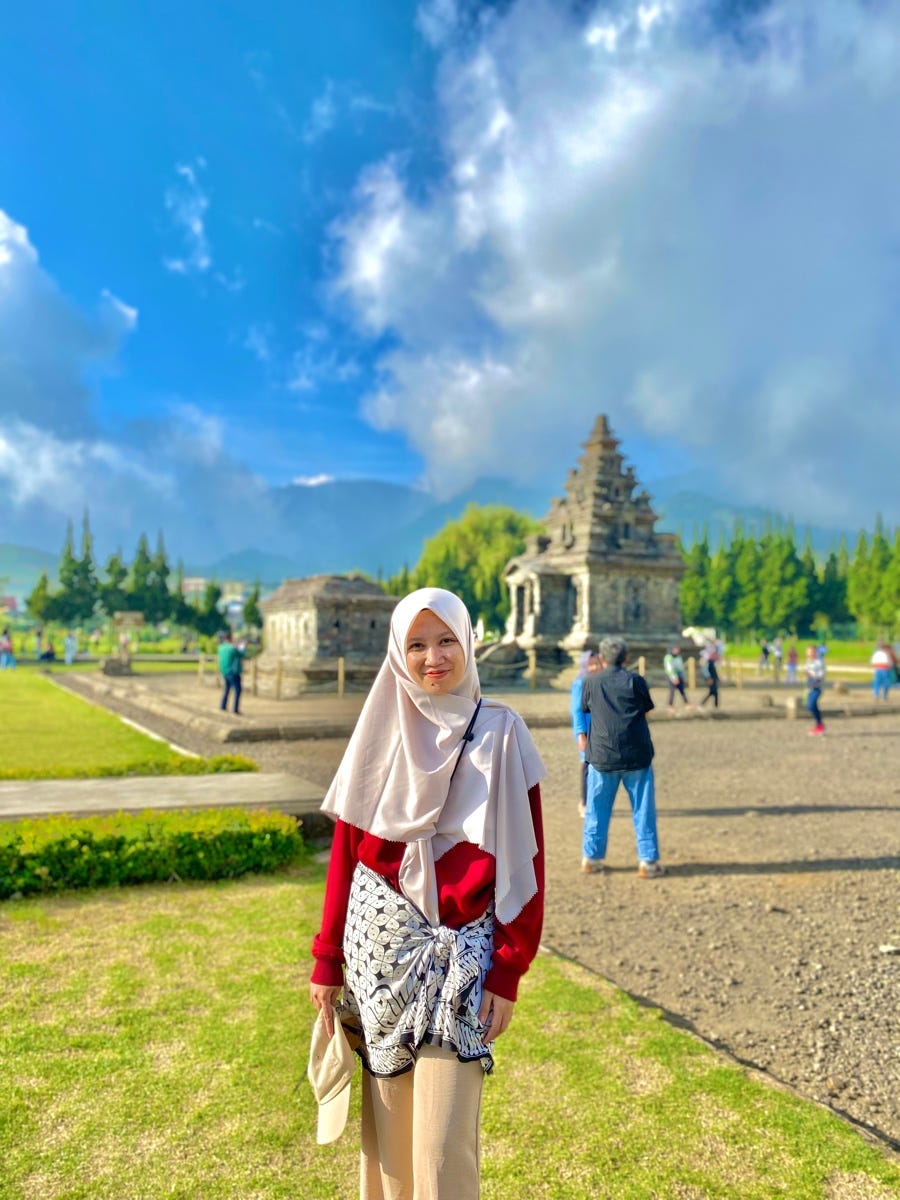 Yulianti R – Medium