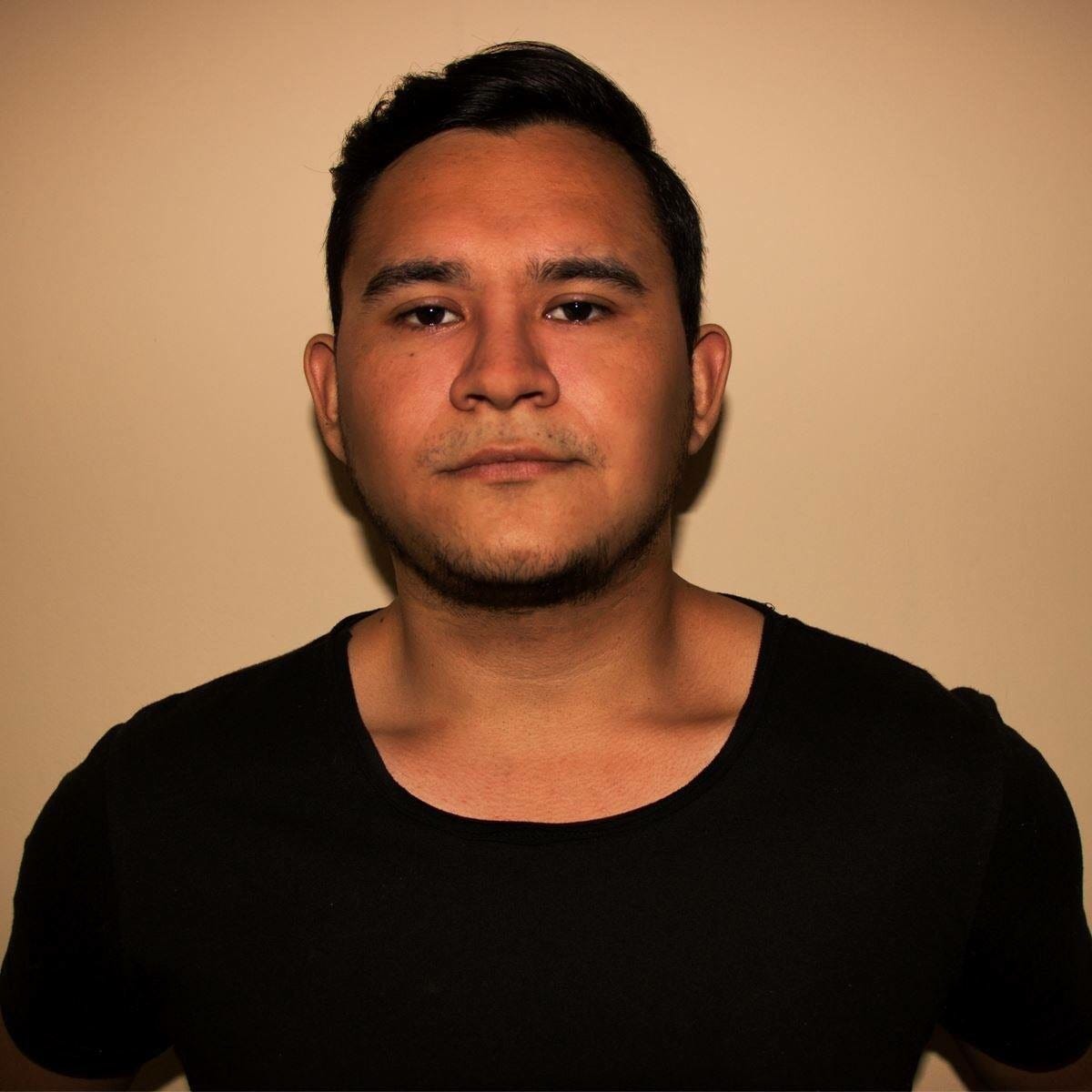 Cesar Cubillas Villasante – Medium