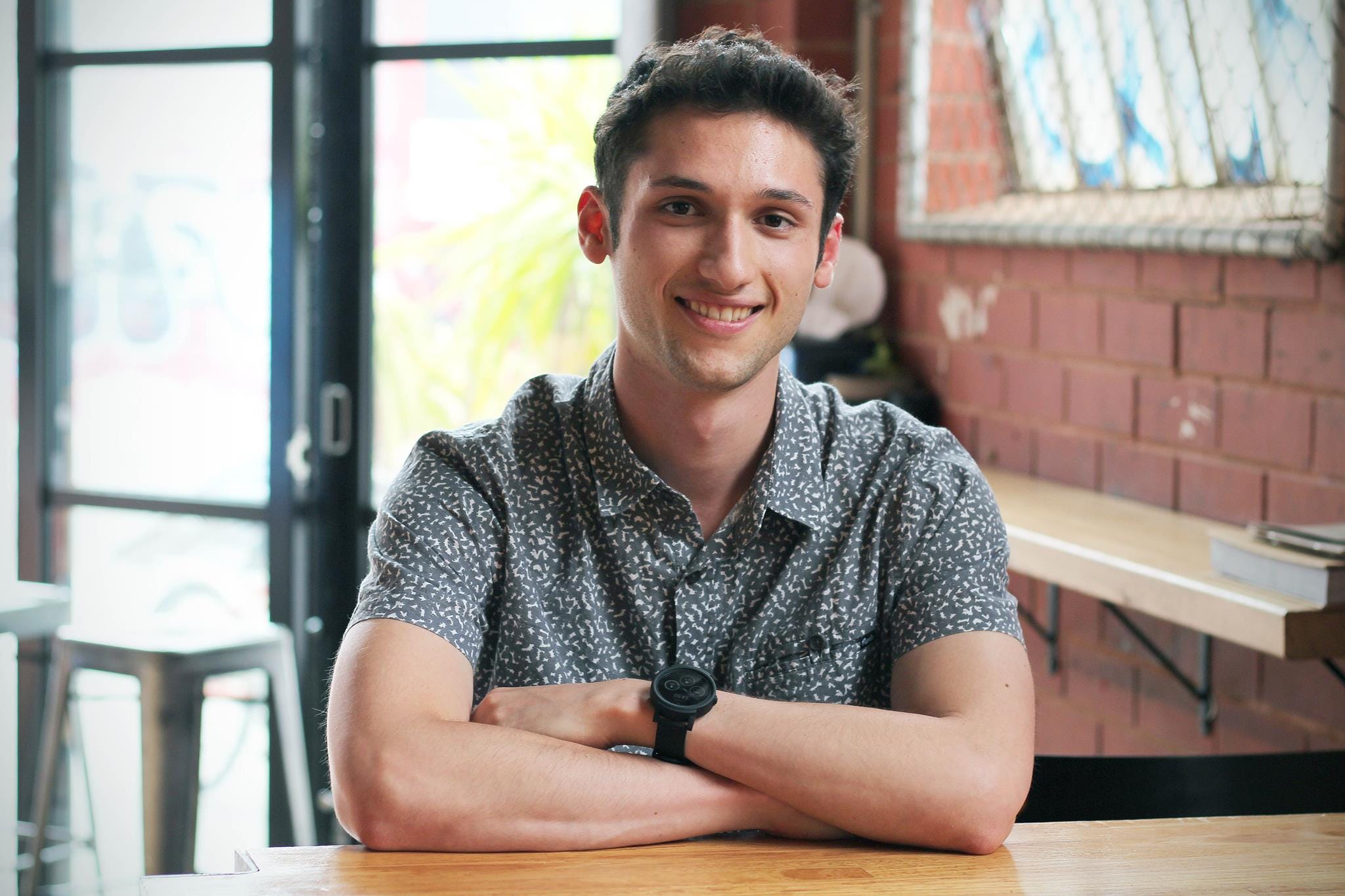 Liam Aharon – Medium