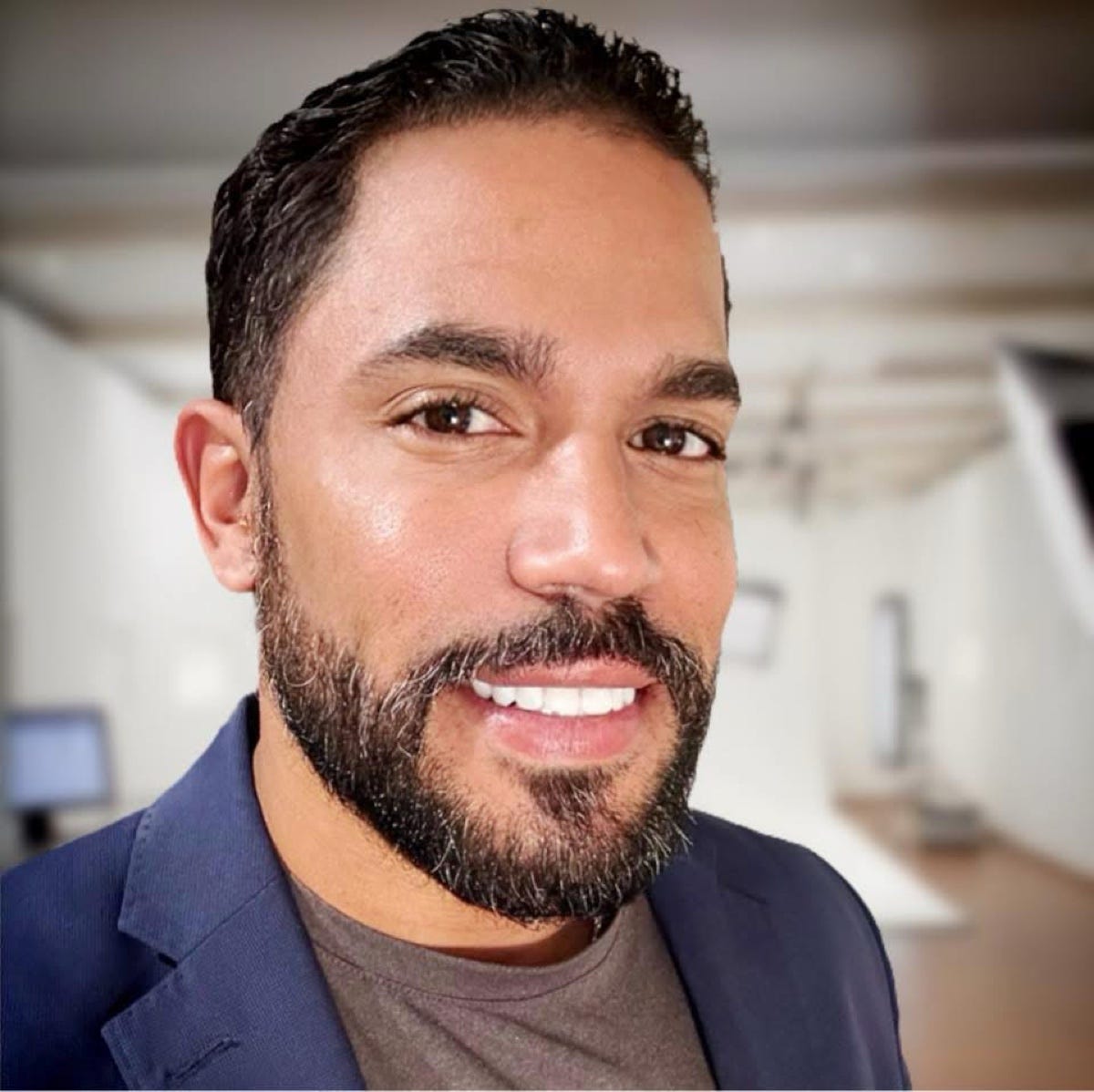 Alex R. Ramos – Medium