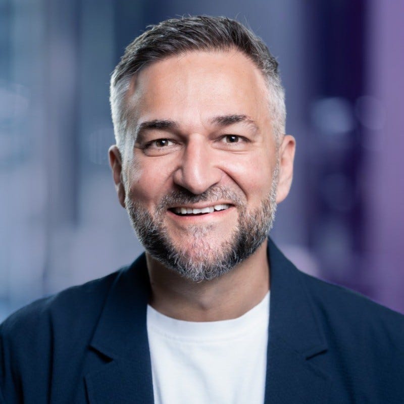Milos Radovic – Medium