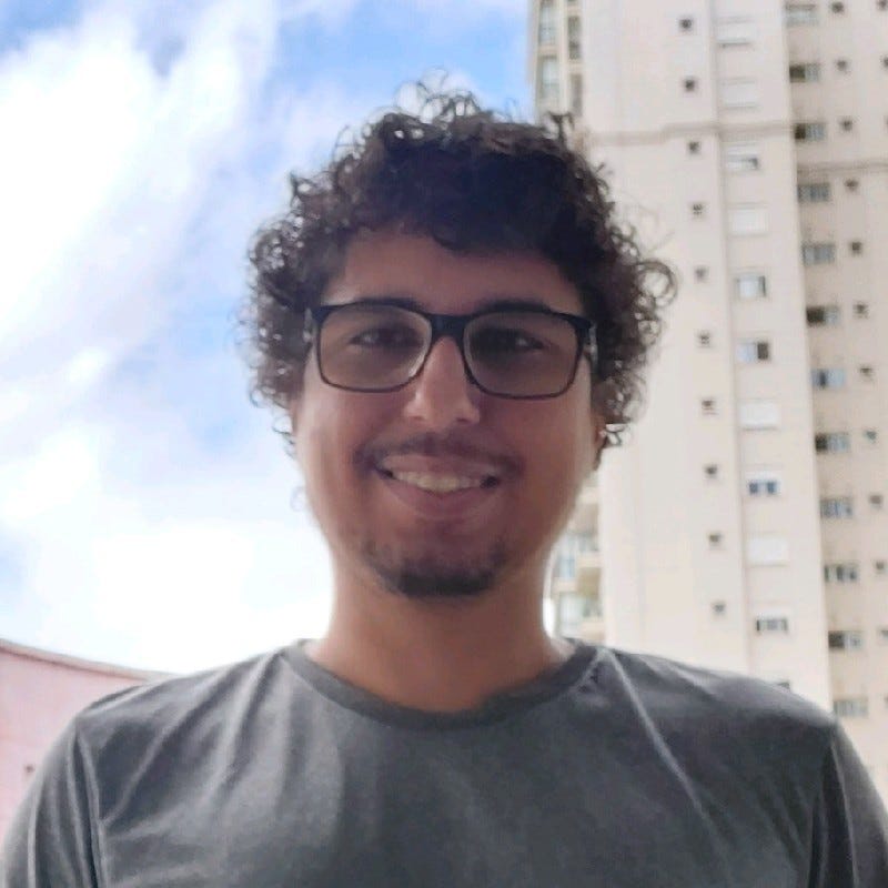 Felipe Maia – Medium
