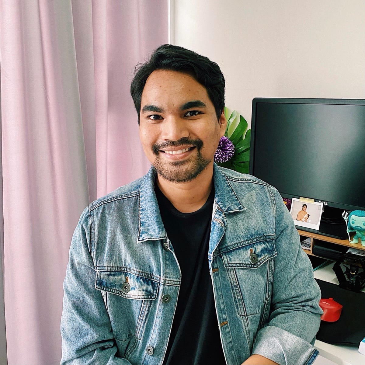 Akid Baharom – Medium