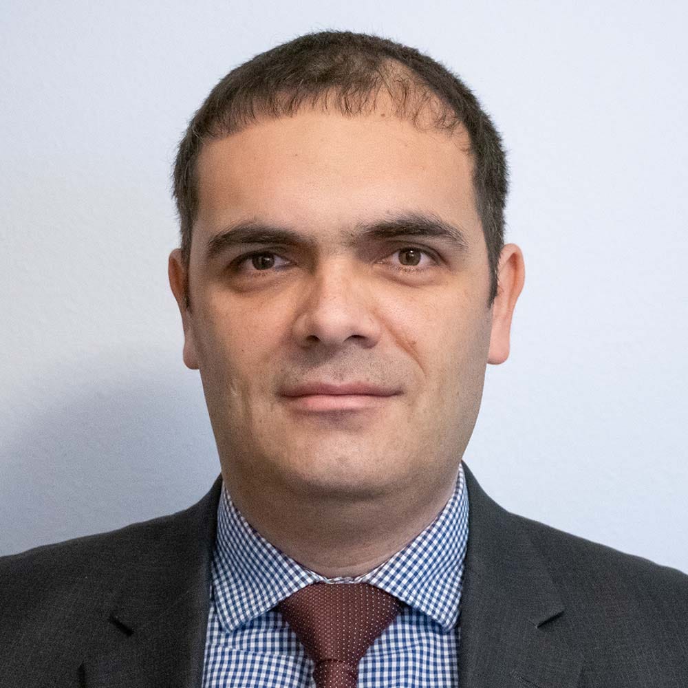 Roman Grinev – Medium