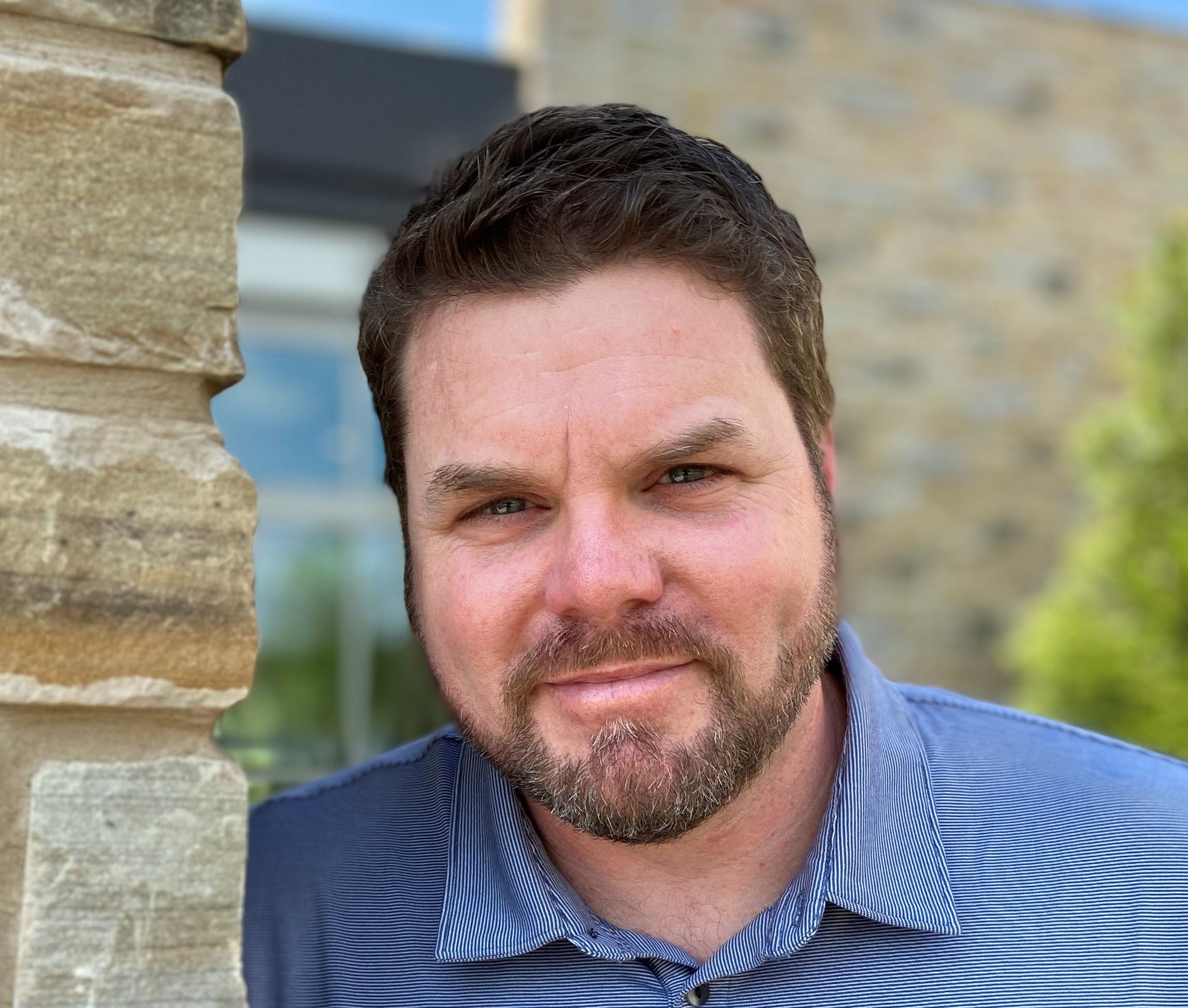 Jason Hinton – Medium