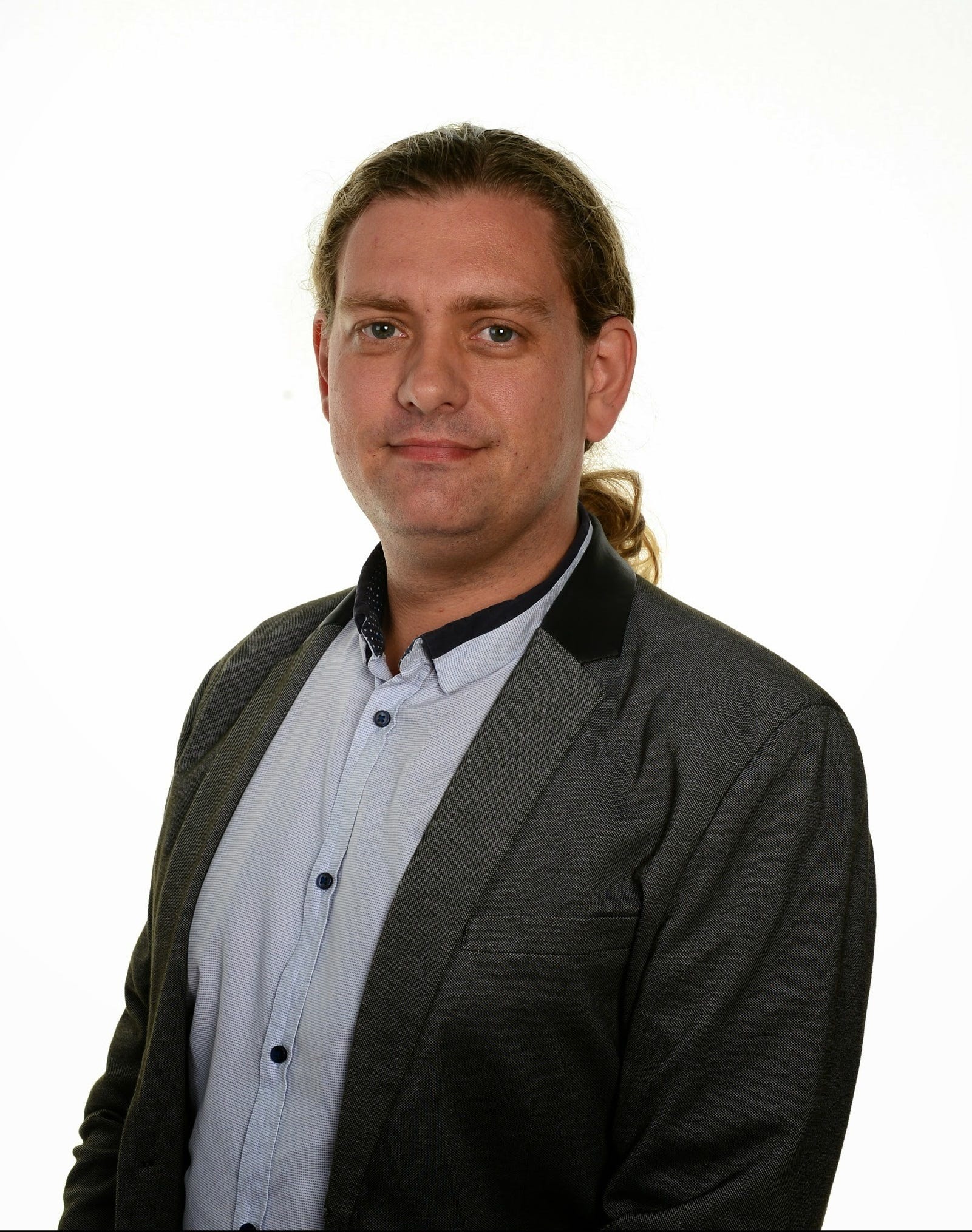 Carl-Johan Larsson – Medium