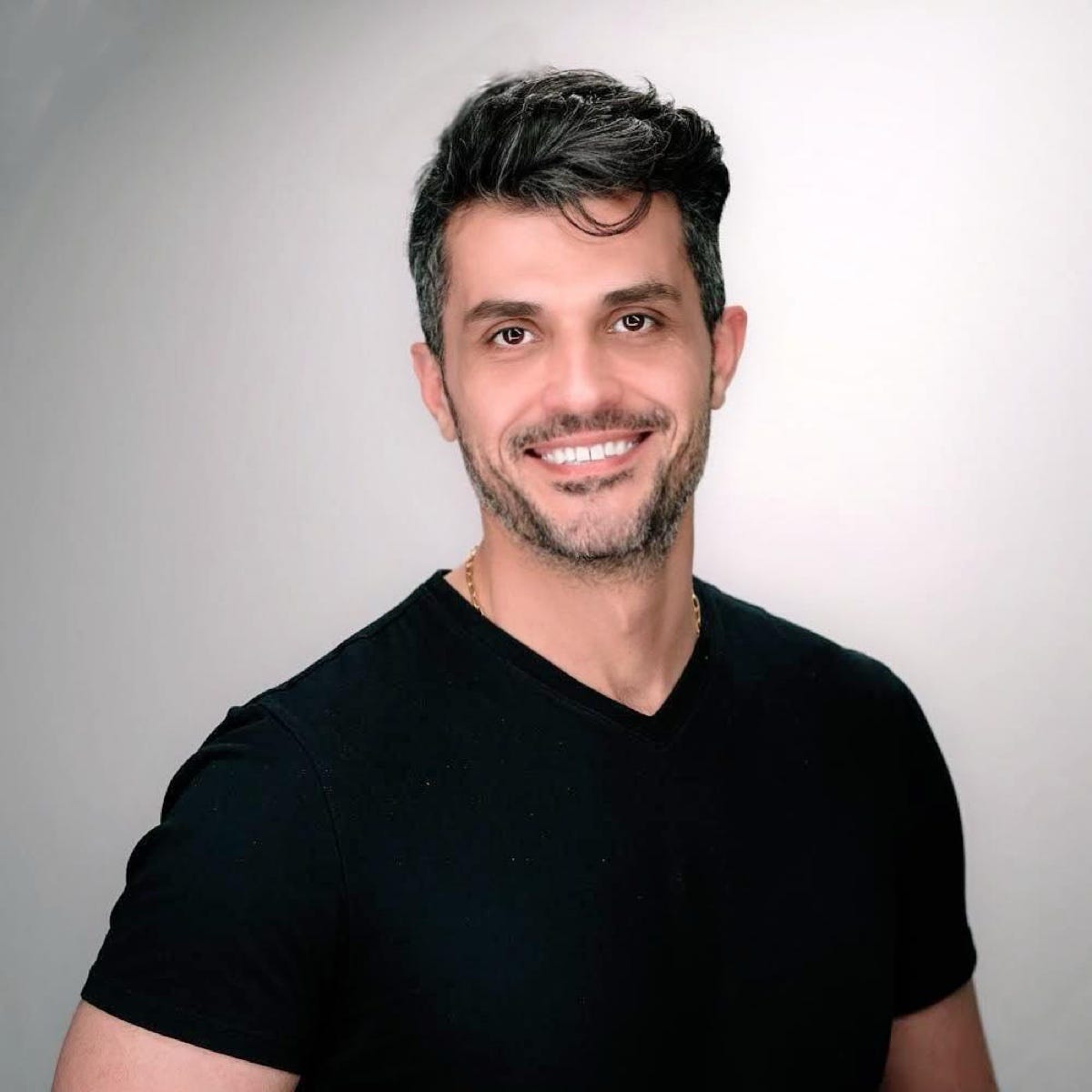 Salman Sigari – Medium