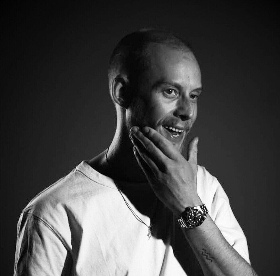 Vic Hally – Medium