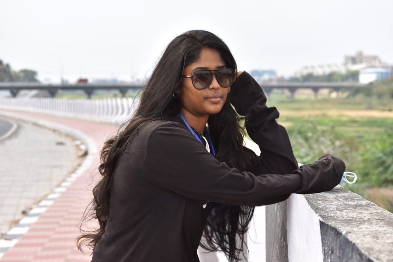 Sowmi Uxd – Medium