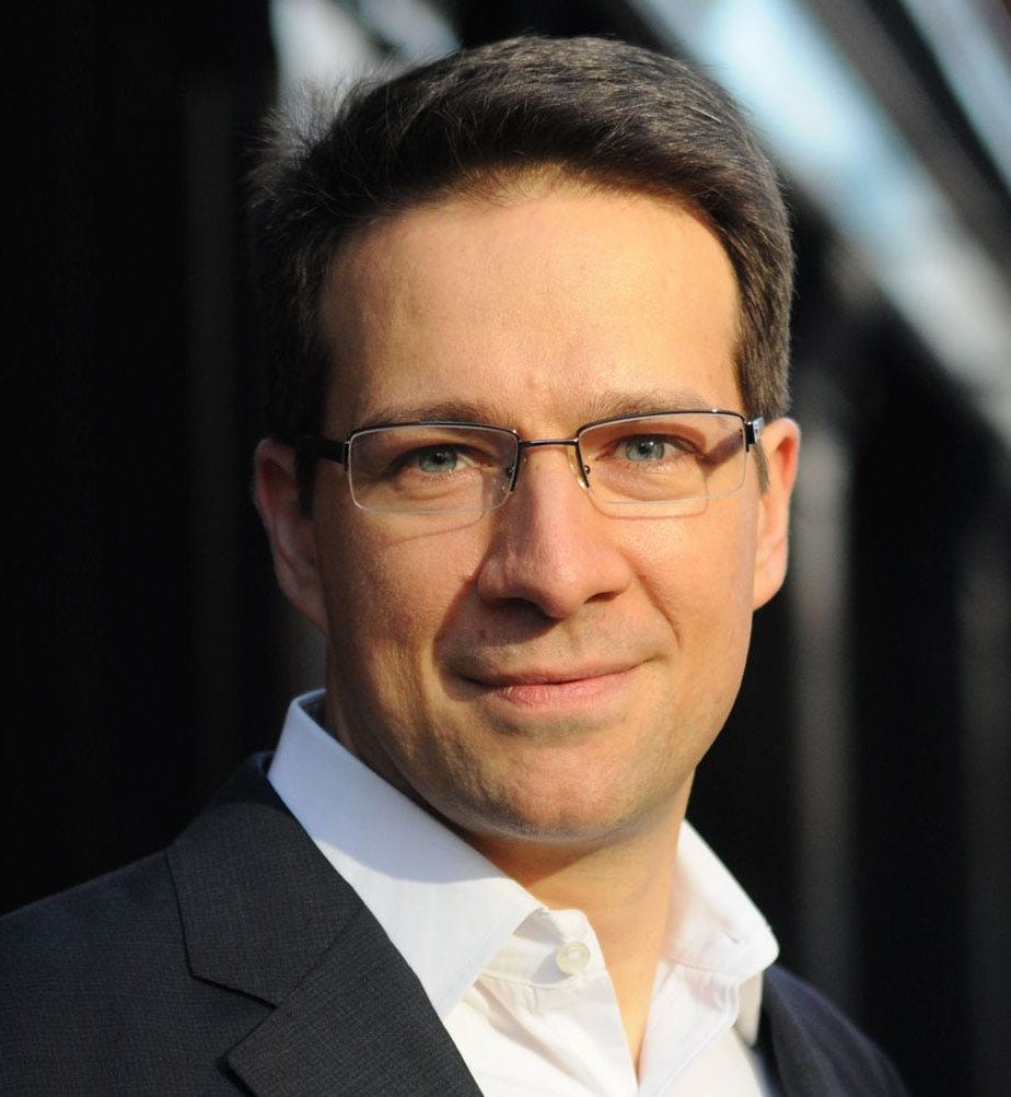 Daniel Naujoks – Medium