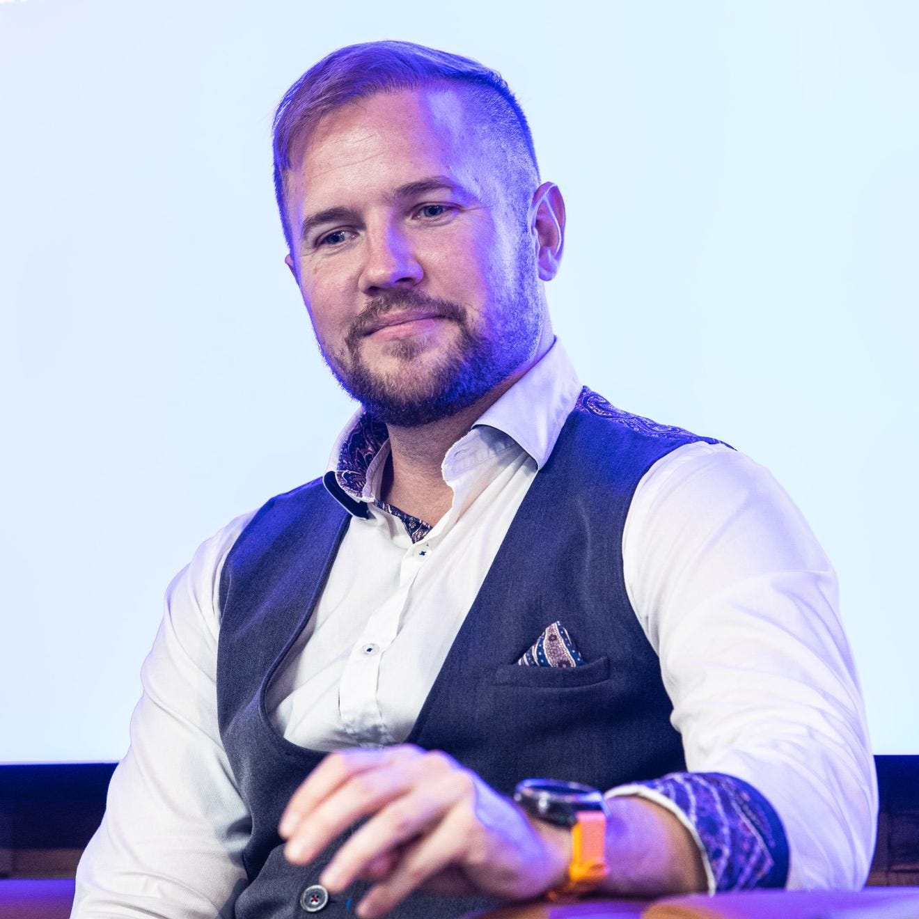 Allan Valm – Medium
