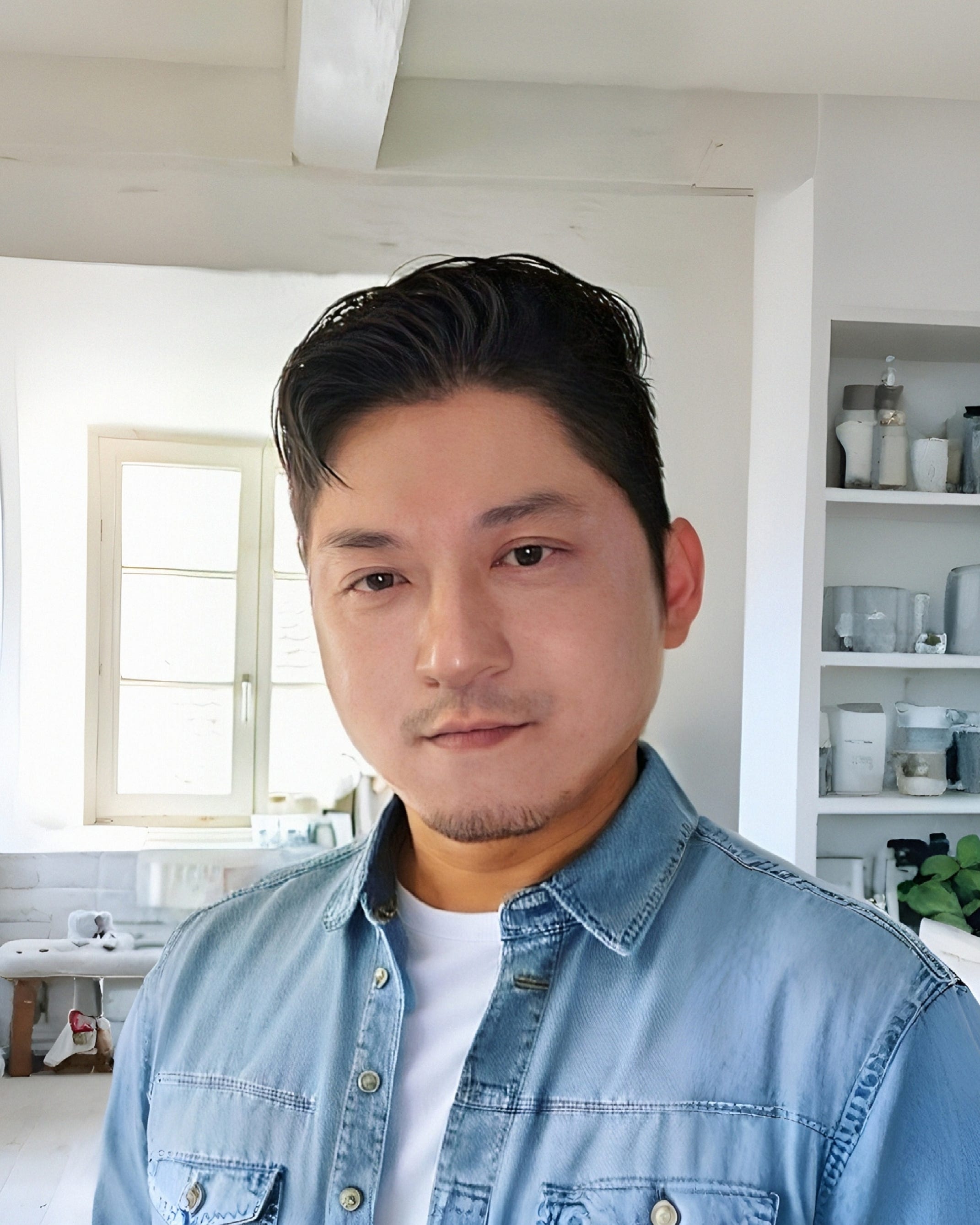 Tony THONG – Medium