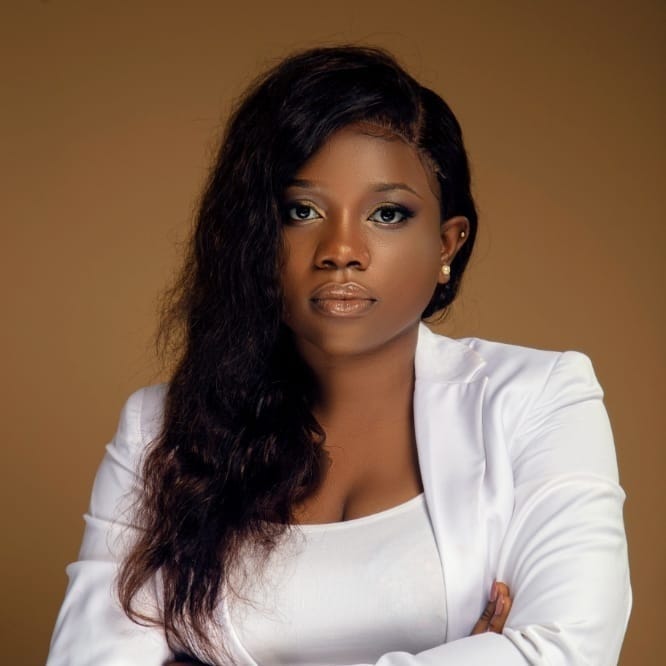 ayo laura – Medium