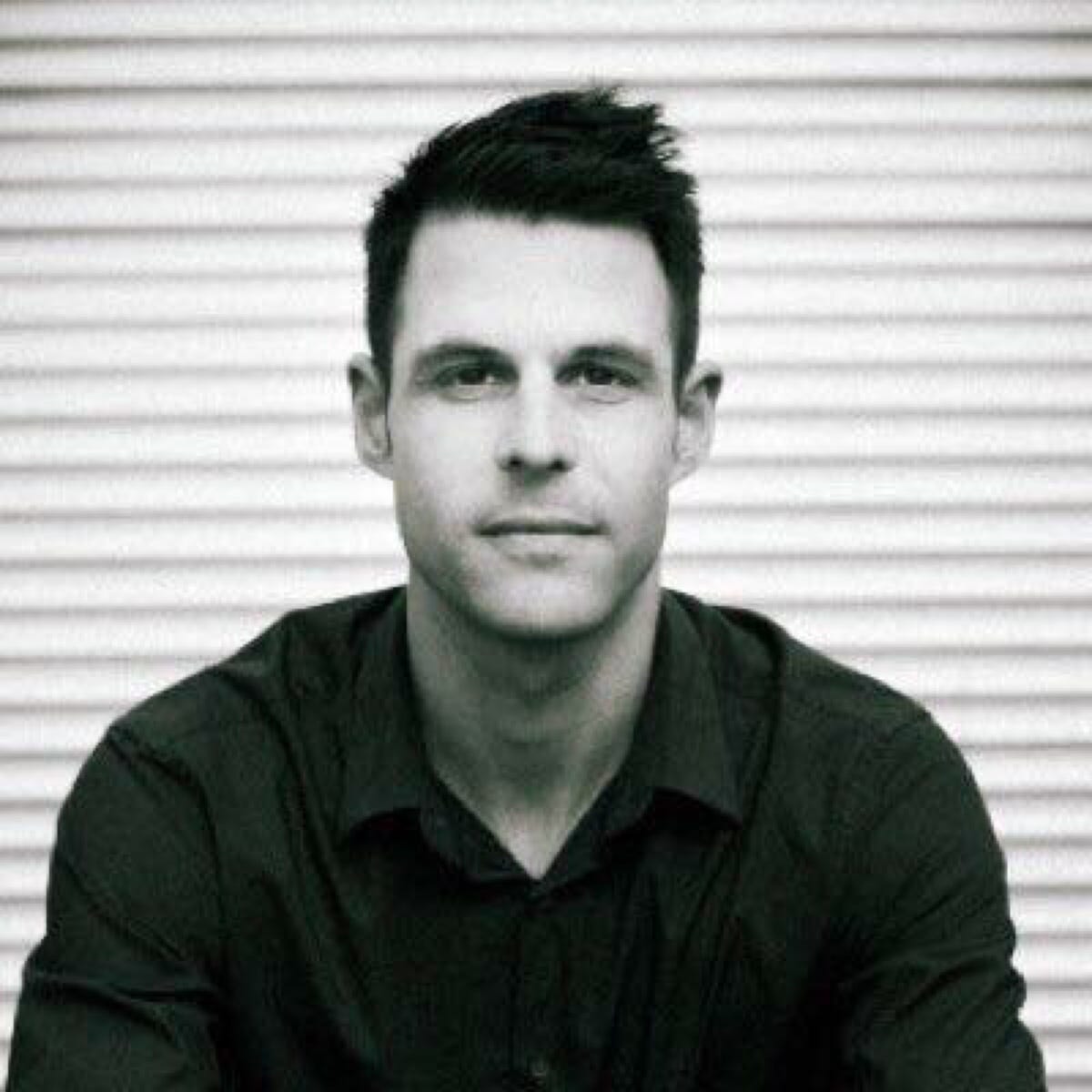 Az Roberts – Medium