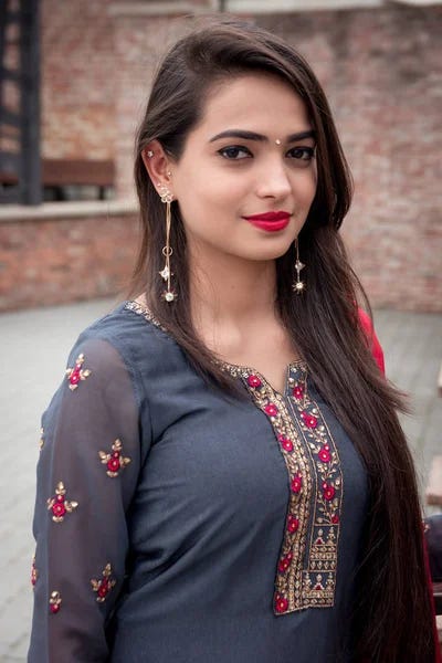 pavithra pavi – Medium
