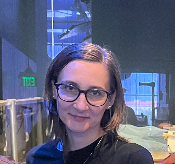 Laura Voicu – Medium