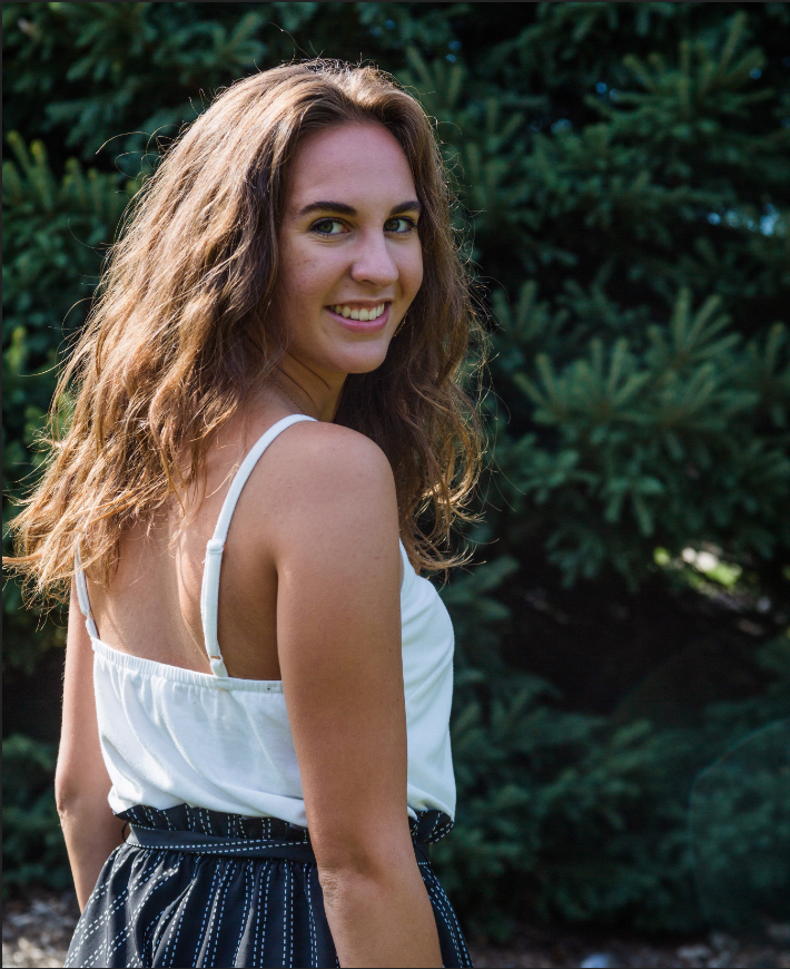 Lindsey Stone – Medium