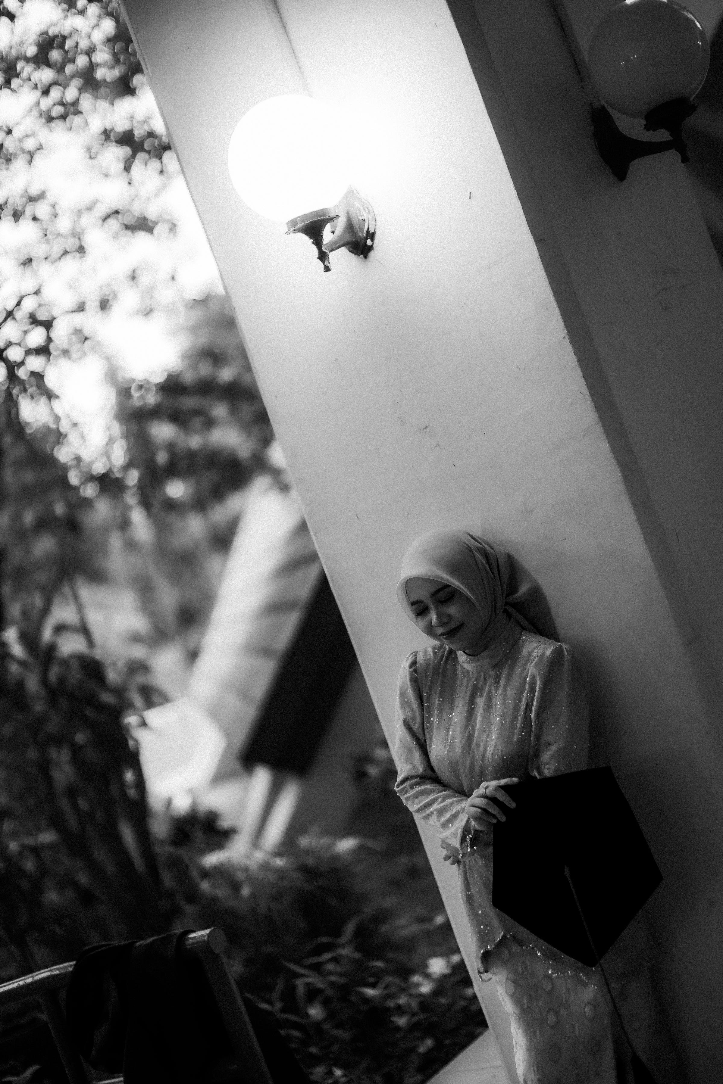 Nila Anggreni Roni – Medium