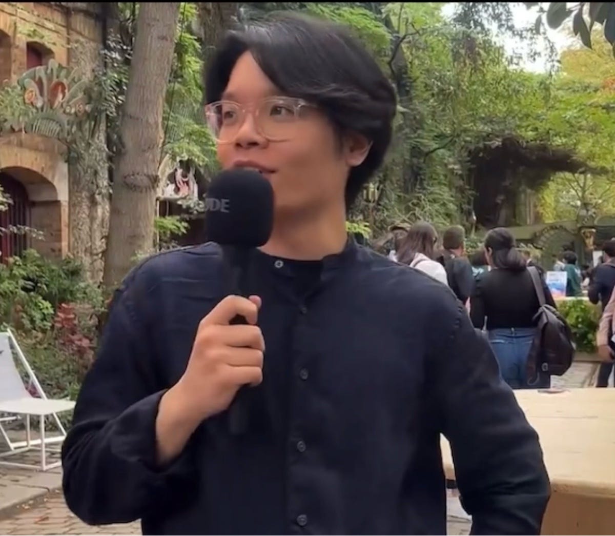 Lawrence Russell – Medium