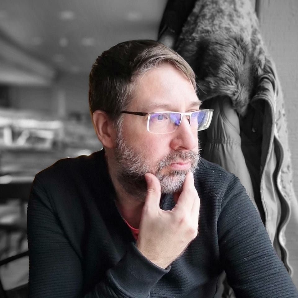 Daniel L. Raven – Medium