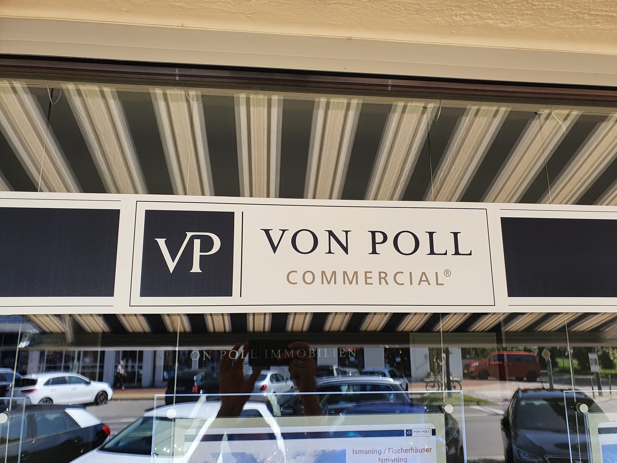 VON POLL COMMERCIAL München – Medium