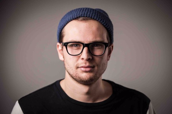 Alex Metson – Medium