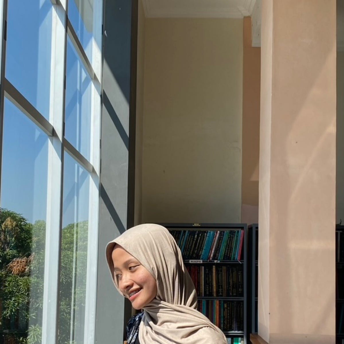 titik dua – Medium