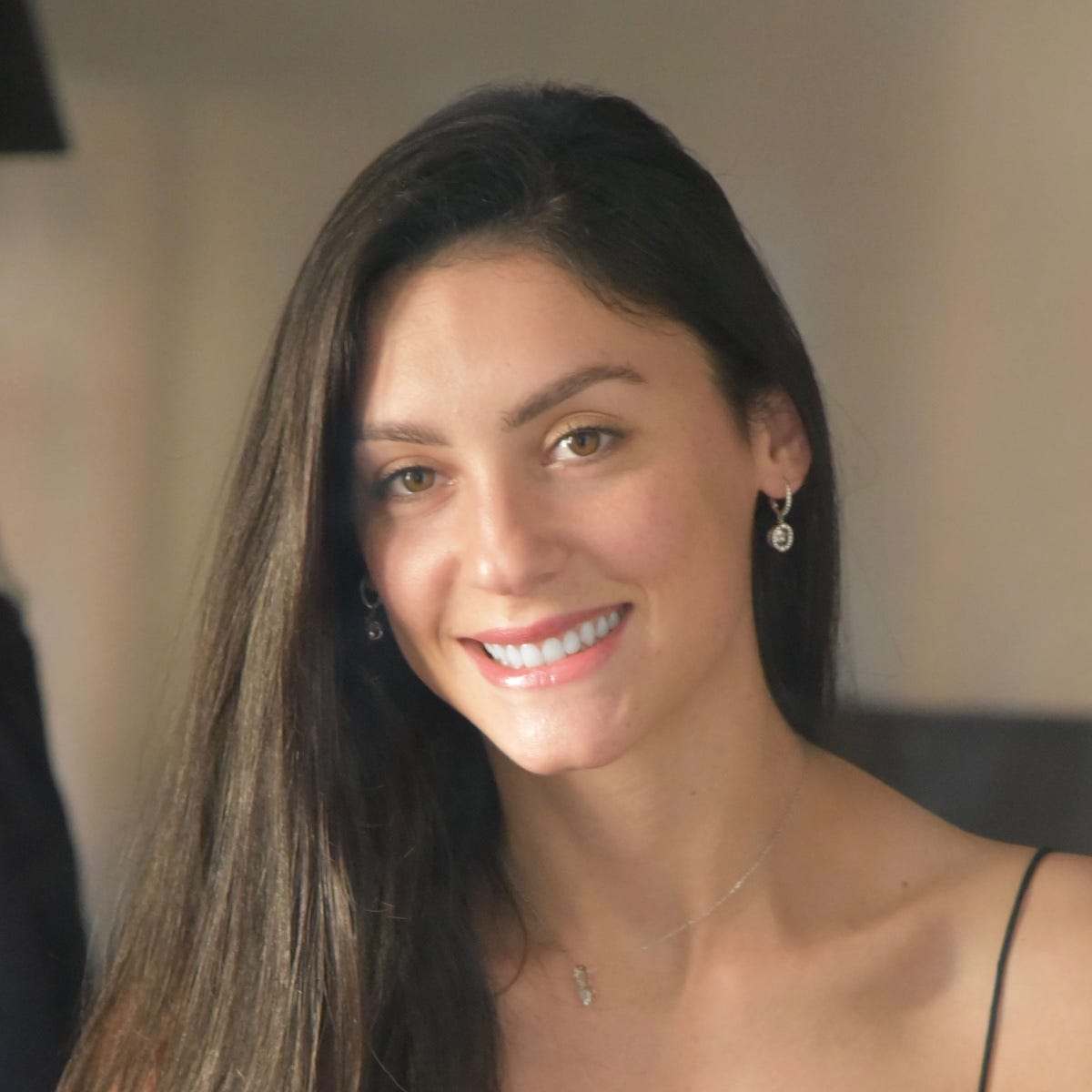 Enisa Ismaili – Medium