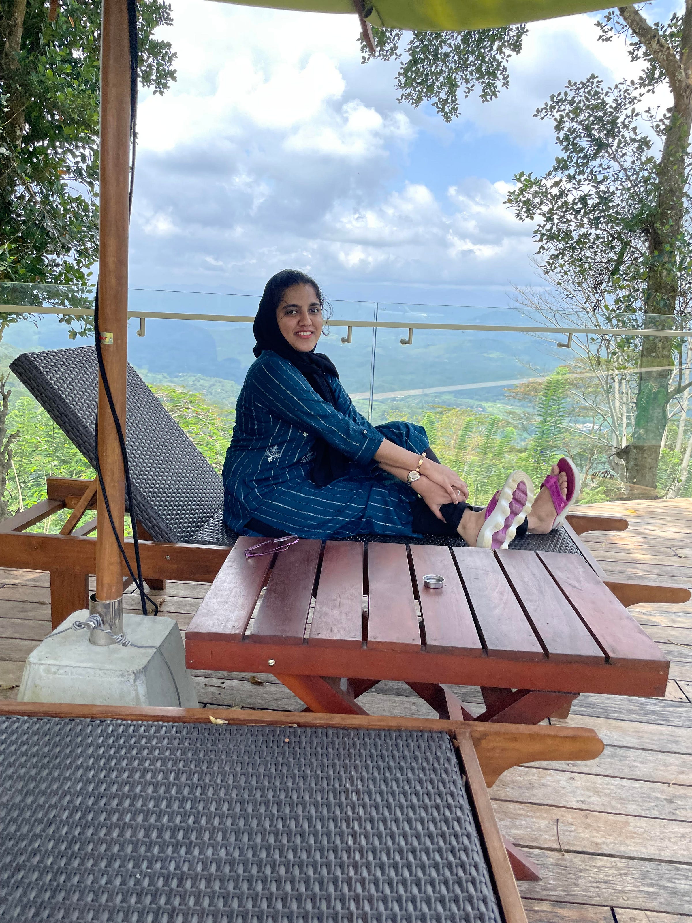 Nuzha Sharik – Medium