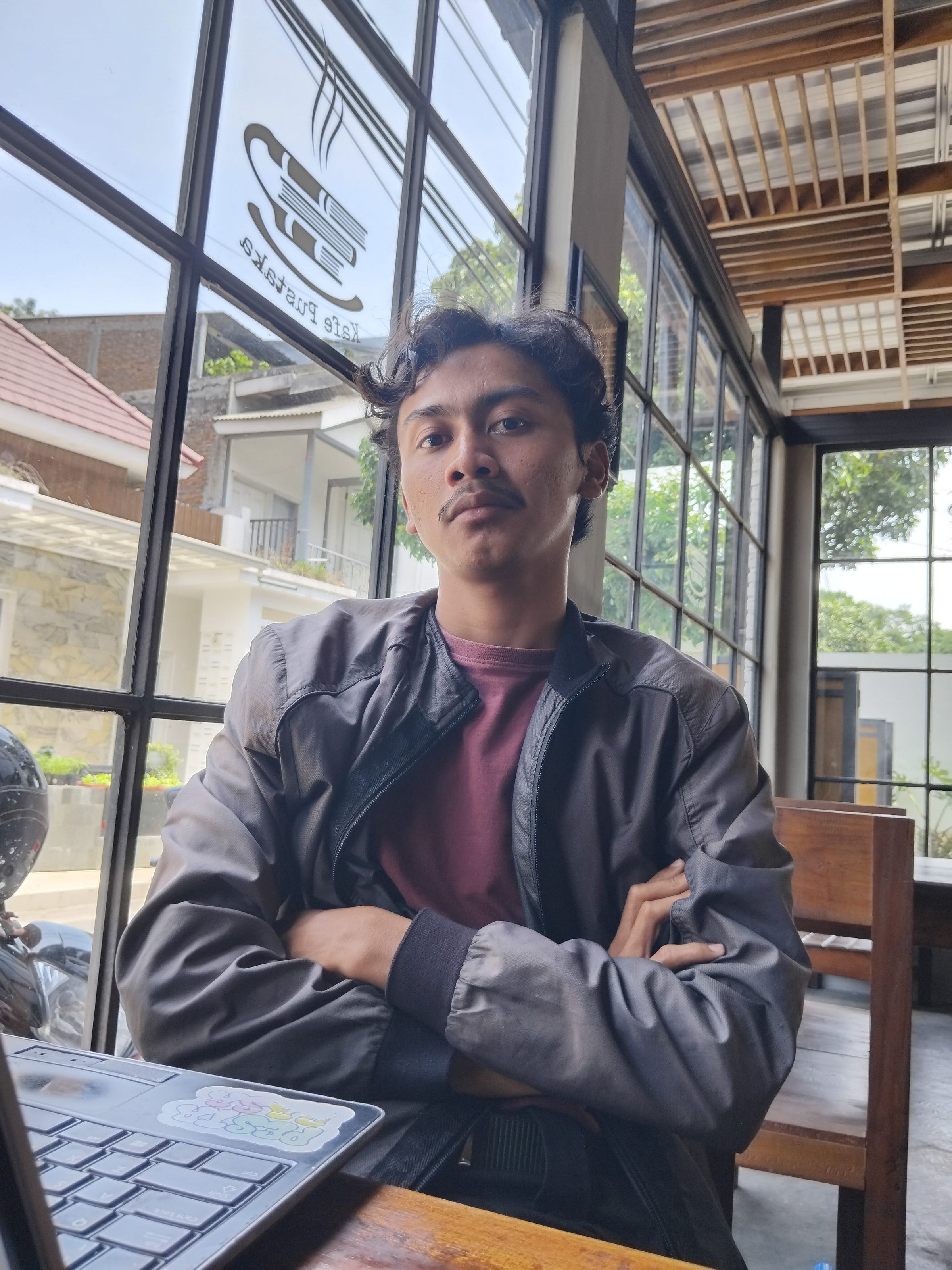 Nehru Bahy – Medium